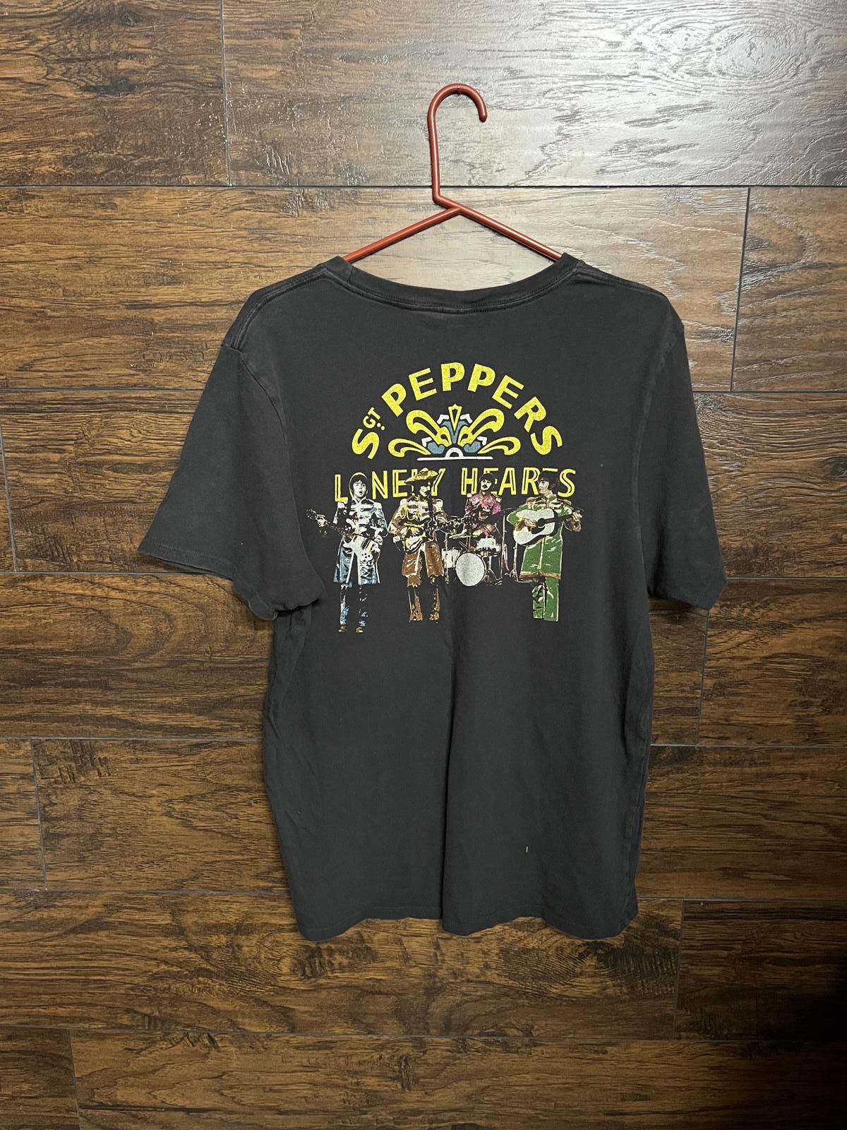 Designer Junk Food Beatles T-shirt - Sgt Peppers Lonely Hearts - M ...