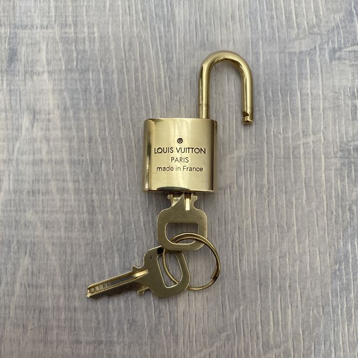 Louis Vuitton LOUIS VUITTON Padlock Crochet | Grailed