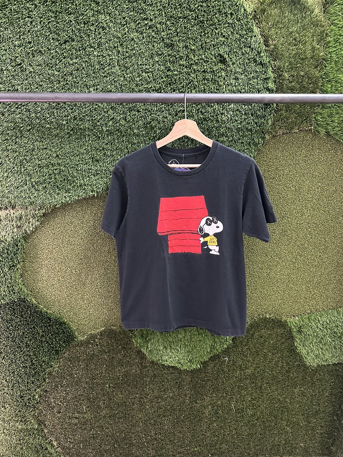Kaws Kaws Peanuts Snoopy T-shirt Medium | Grailed