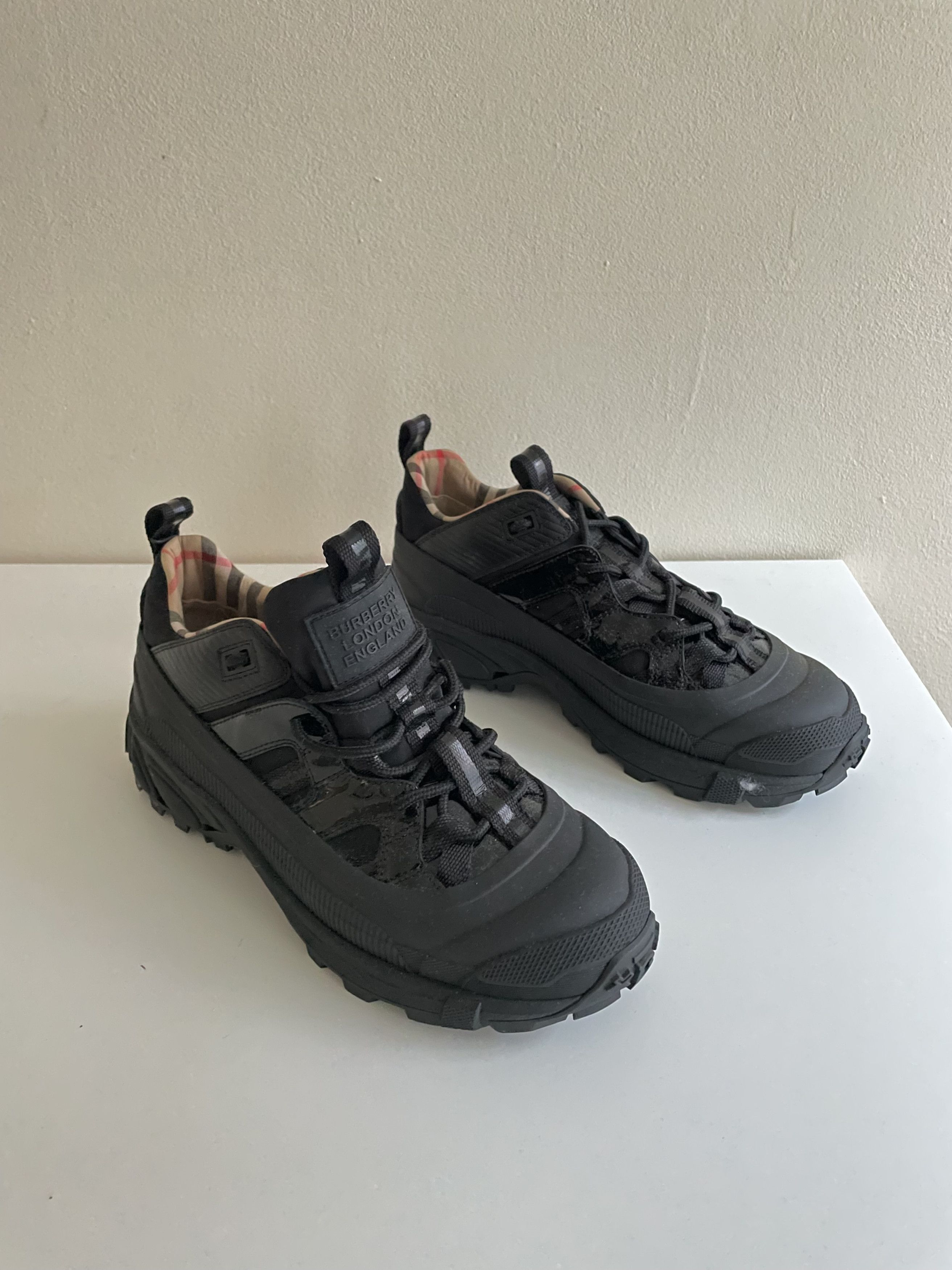 Burberry Burberry arthur trainers all black | Grailed