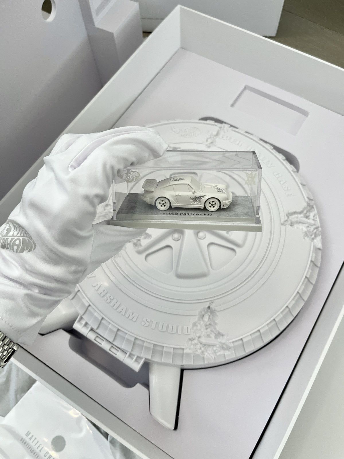 Daniel Arsham Daniel Arsham X Hot Wheels Eroded Porsche 930 and Rally Case | Grailed