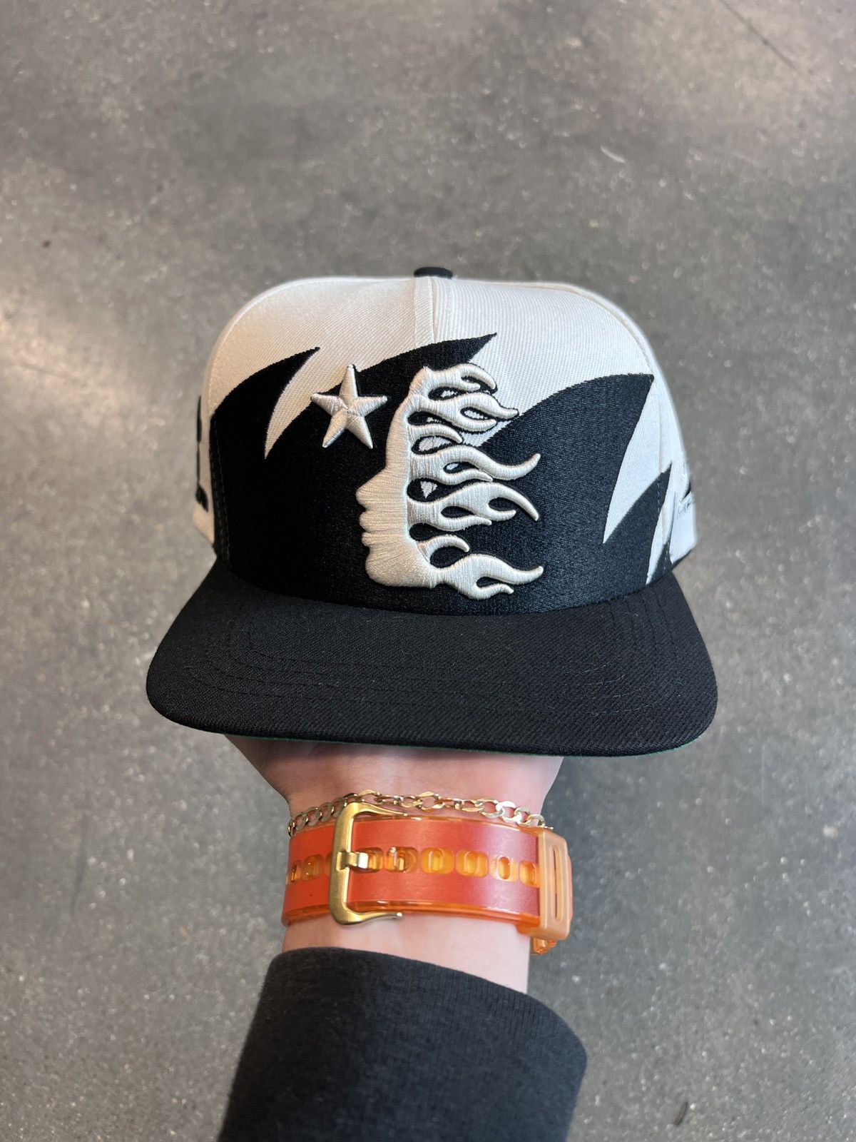 HELLSTAR Hellstar Shark Teeth Snapback Hat Off White / Black | Grailed