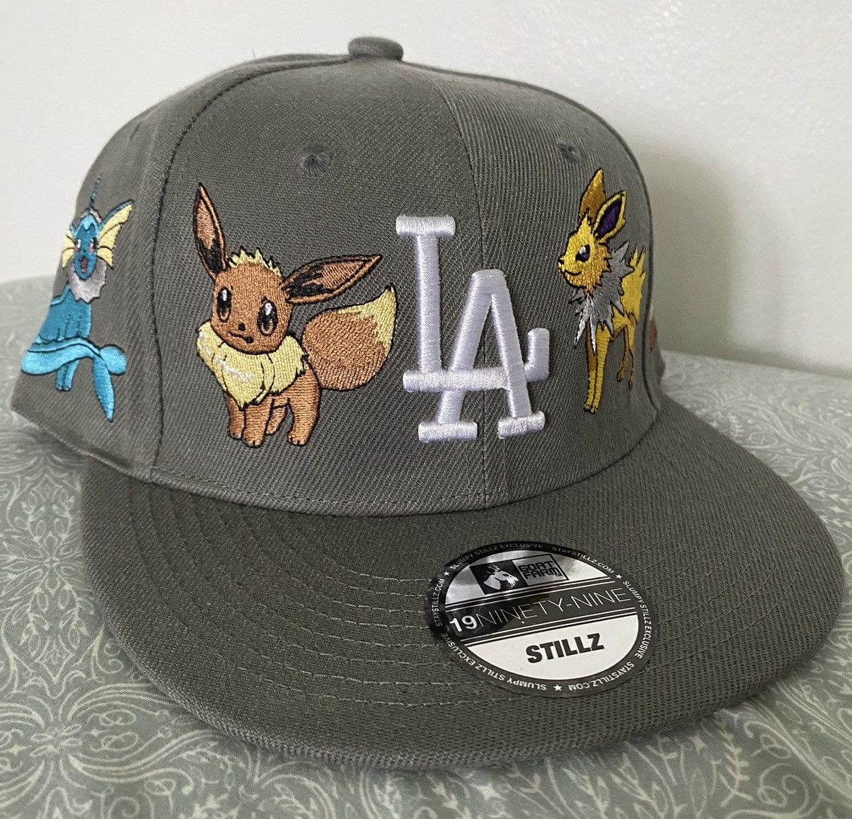 STILLZ × Slumpykev 7 1/4 Slumpykev Stillz Grey Eevee LA Dodgers Fitted ...