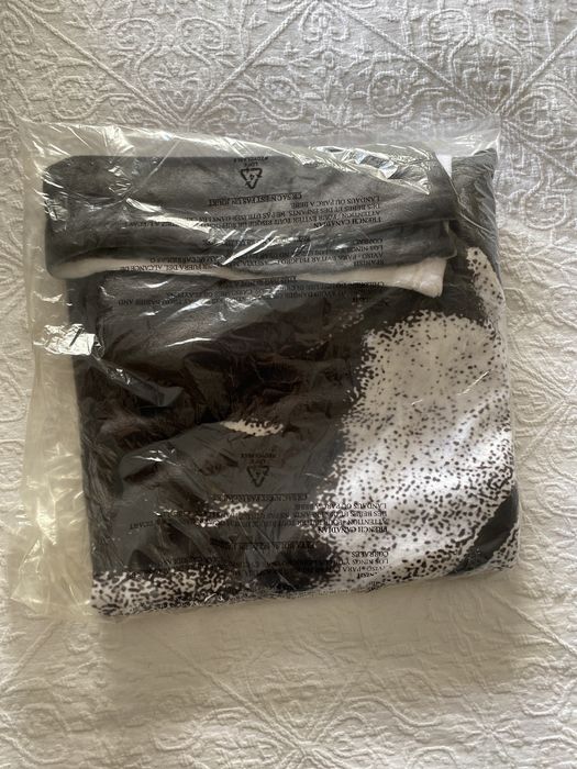 Playboi Carti Playboi Carti “Middle Finger” Blanket | Grailed