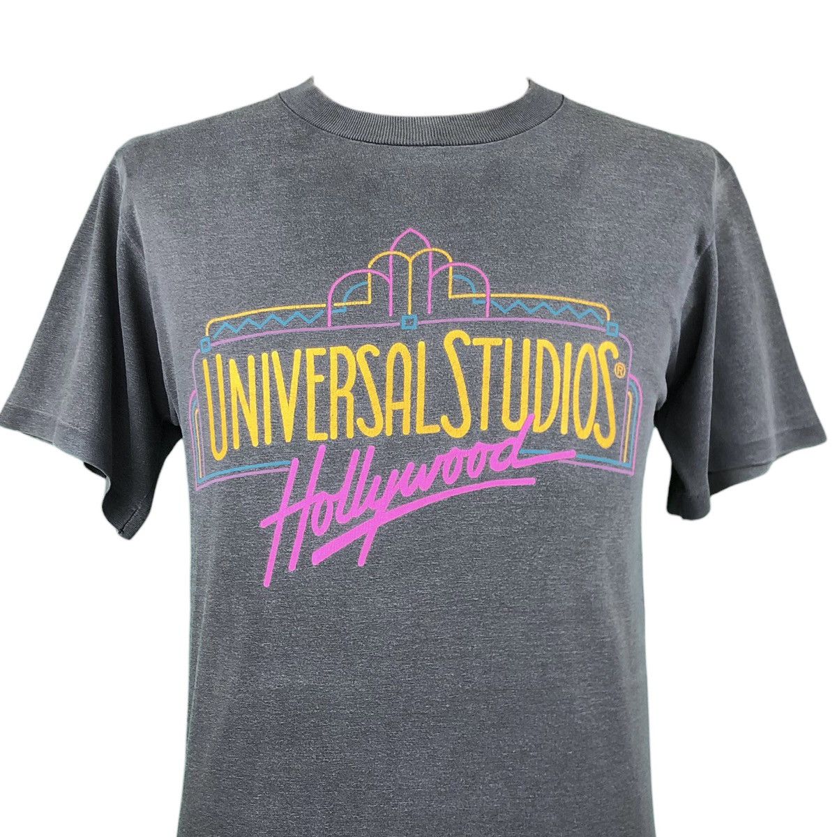 Vintage Vintage 90s Universal Studios Hollywood Big Logo Tee Shirt M ...