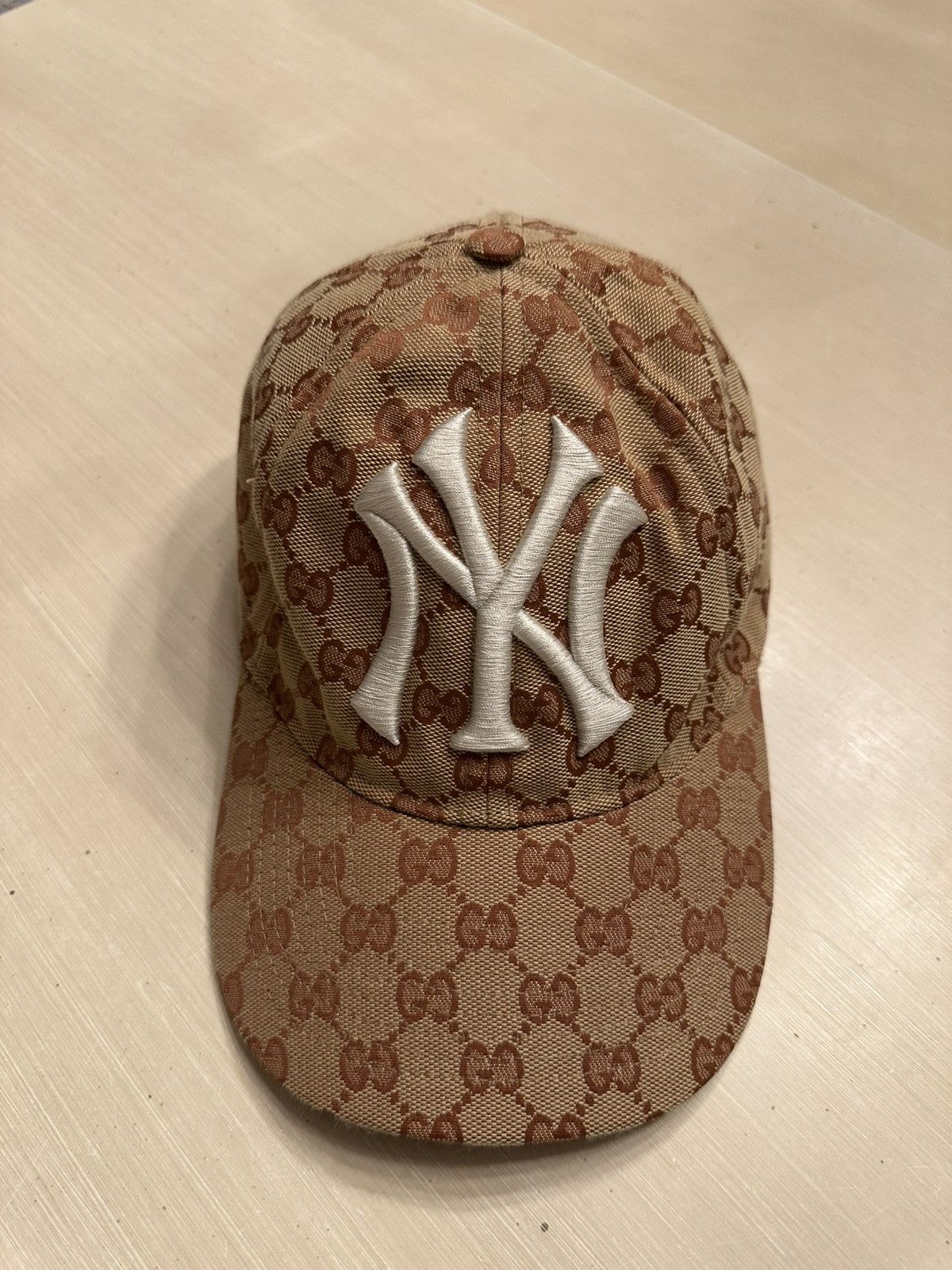 Gucci × New York Yankees Gucci x NY Yankees Logo GG Cap Canvas Beige ...