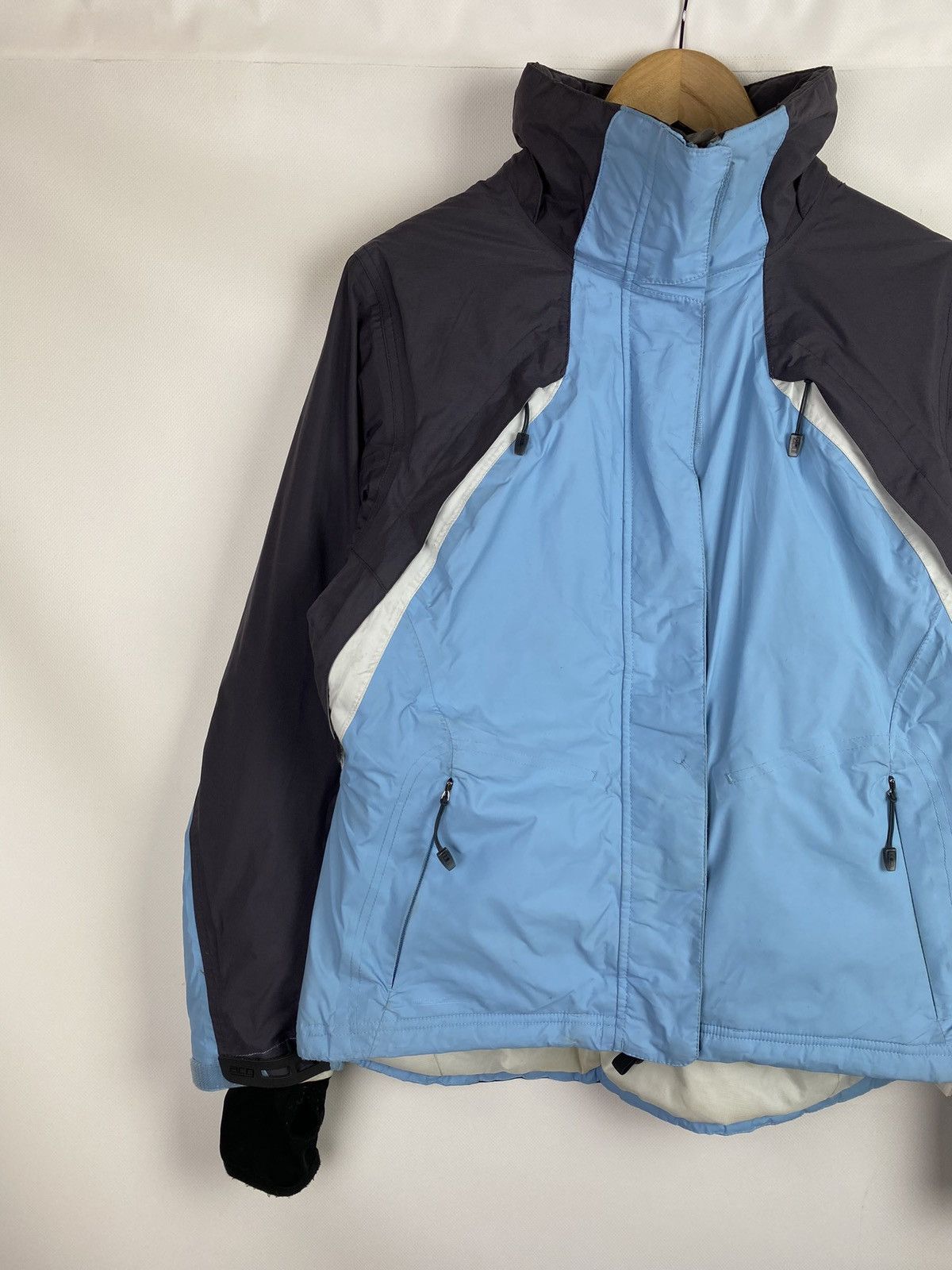 Vintage Nike ACG Storm-Fit vintage ladies hooded ski jacket size M | Grailed