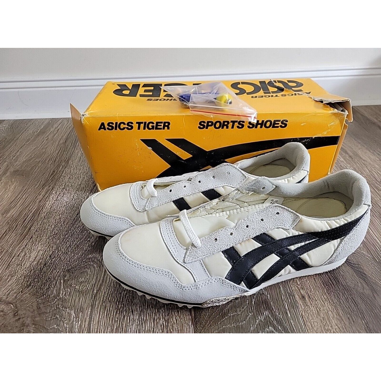 Asics Vintage 80s ASICS TIGER Lightning GL 50 Taiwan Track and Field ...