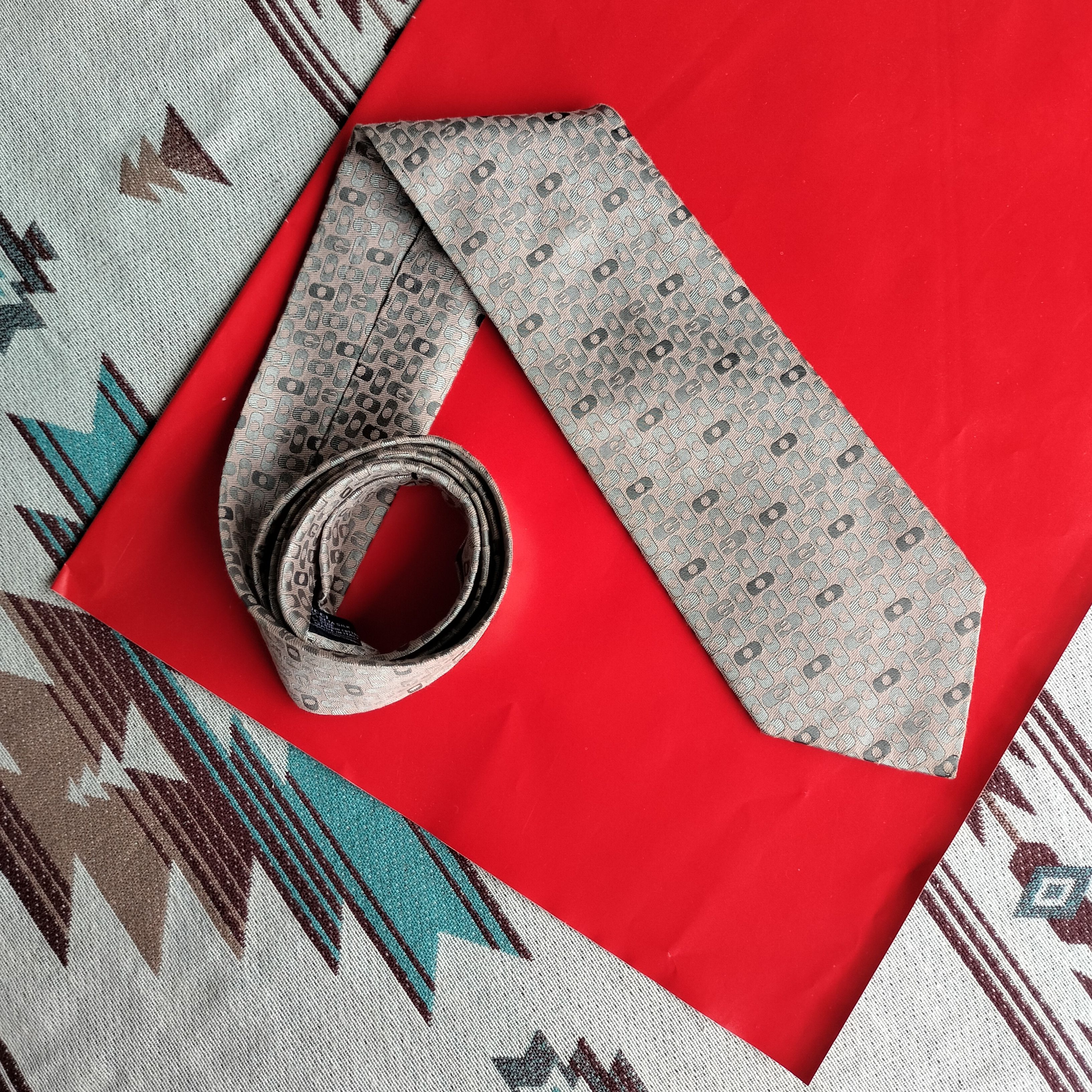 Gucci Early 2000 Gucci tom ford era font tie | Grailed