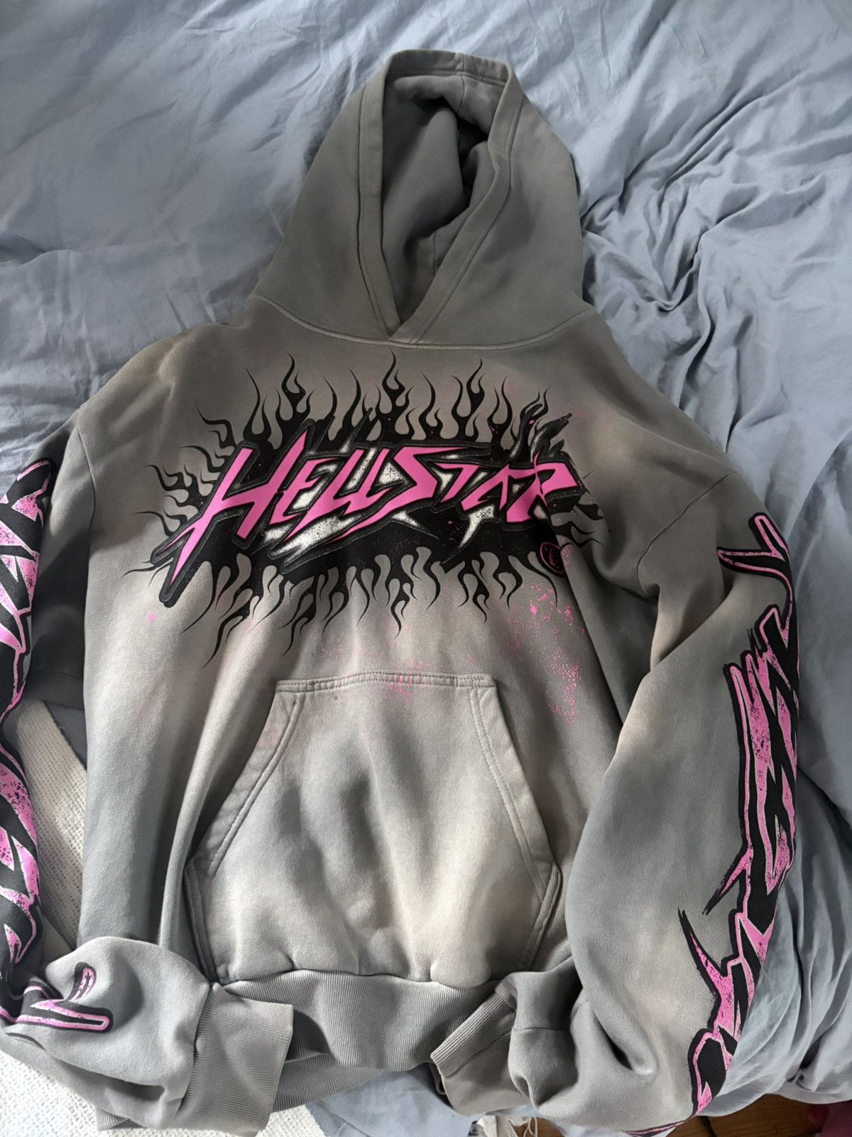 HELLSTAR Hellstar Future Flame Hoodie in the grey and pink colorway ...