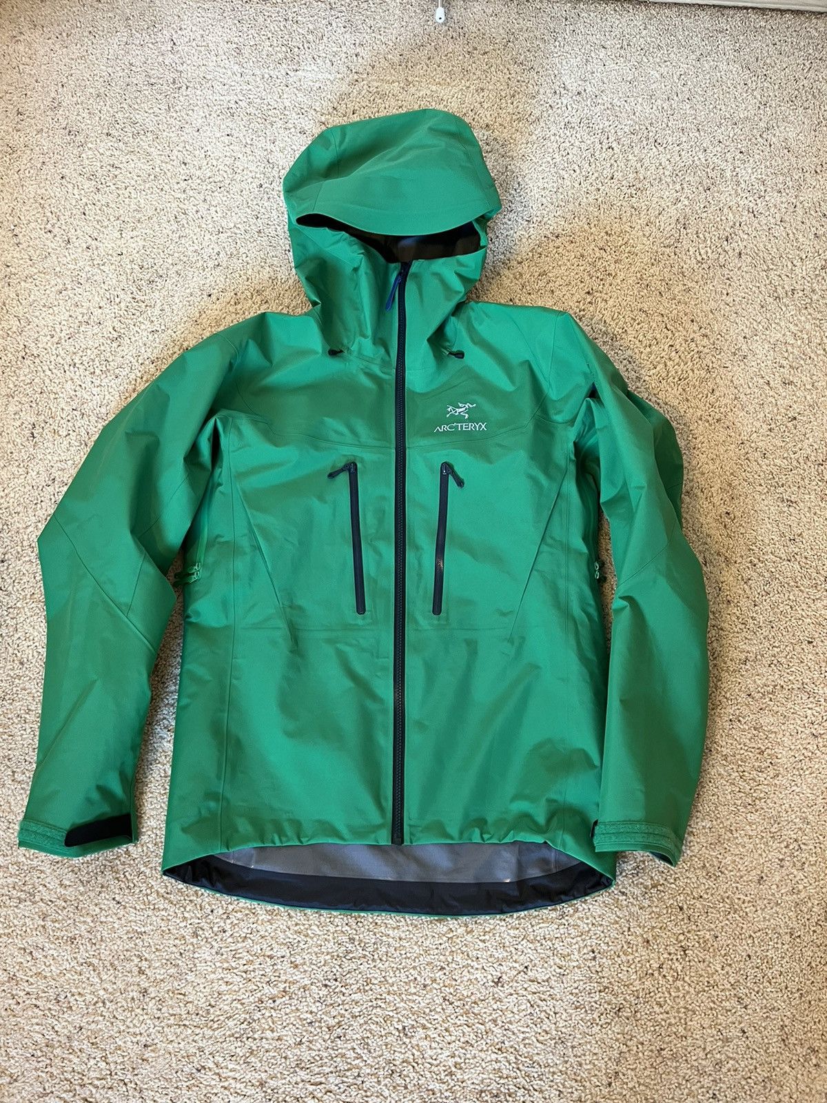 Arc'Teryx Arc’teryx Alpha SV Jungle Size S | Grailed