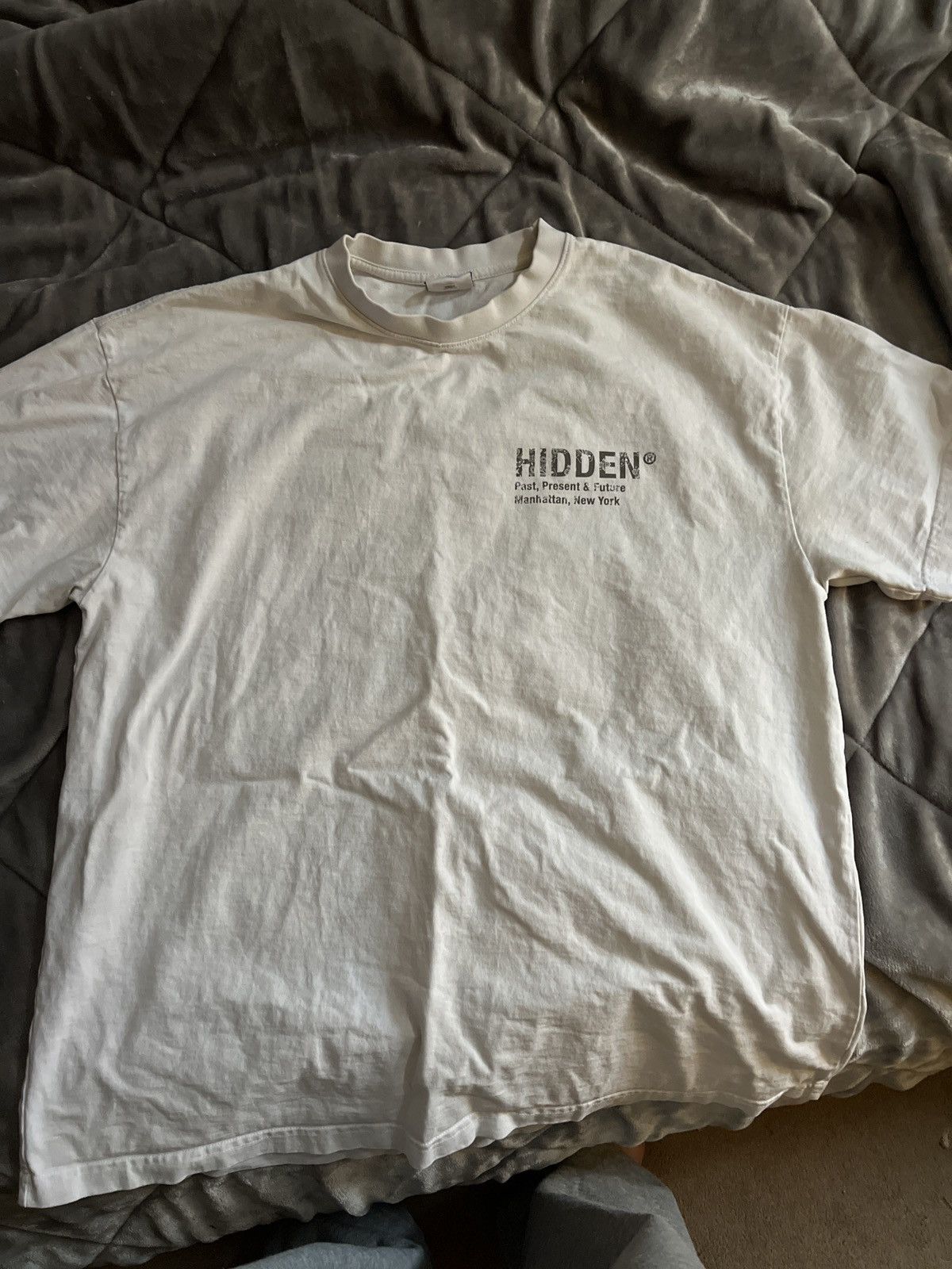 HIDDEN HIDDEN paisley grey and white tee | Grailed