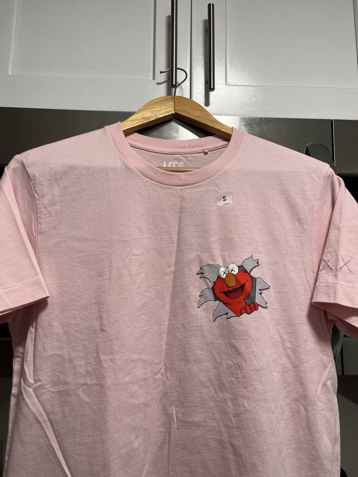 Kaws × Streetwear × Uniqlo Uniqlo x Kaws x Sesame Street Elmo Double ...