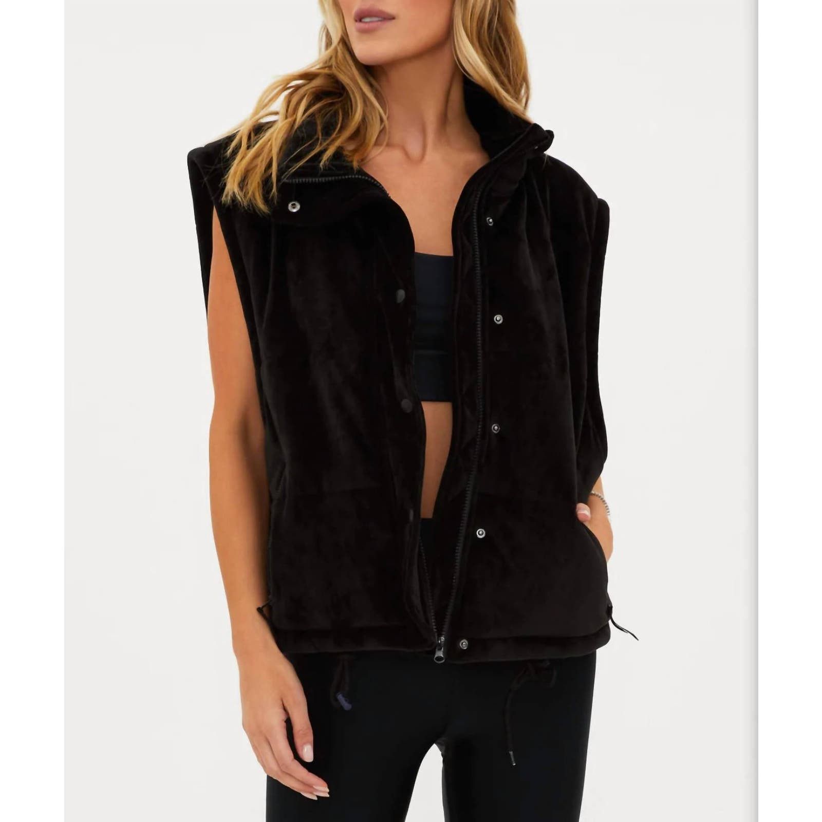 Beach Riot BEACH RIOT Kris Convertable Puffer In Black | Grailed