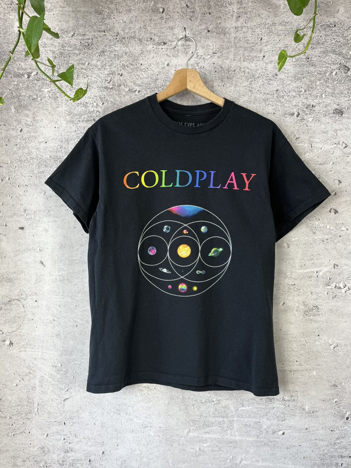 Vintage Coldplay - 2022 Music of the Spheres Tour T-shirt (L) | Grailed