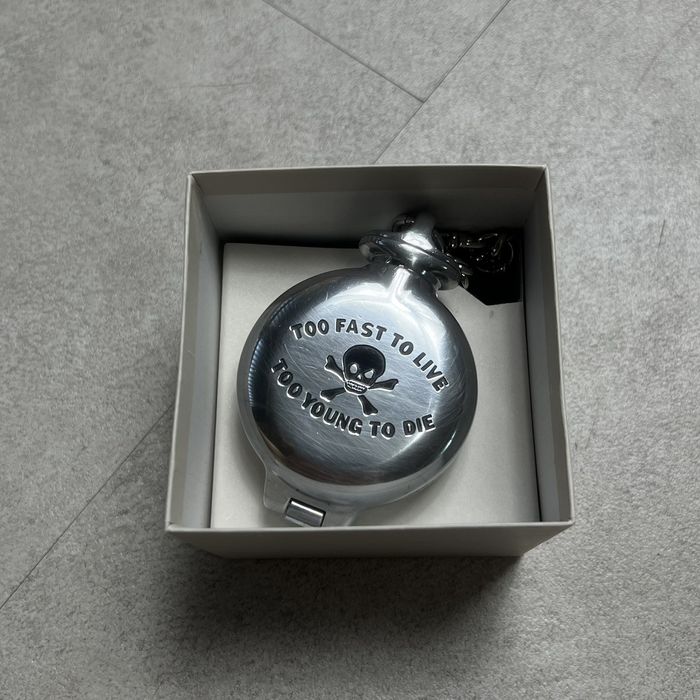 Vivienne Westwood Vivienne westwood Skull TOO FAST TO LIVE Chain ... Vivienne Westwood Vivienne westwood Skull TOO FAST TO LIVE Chain ...