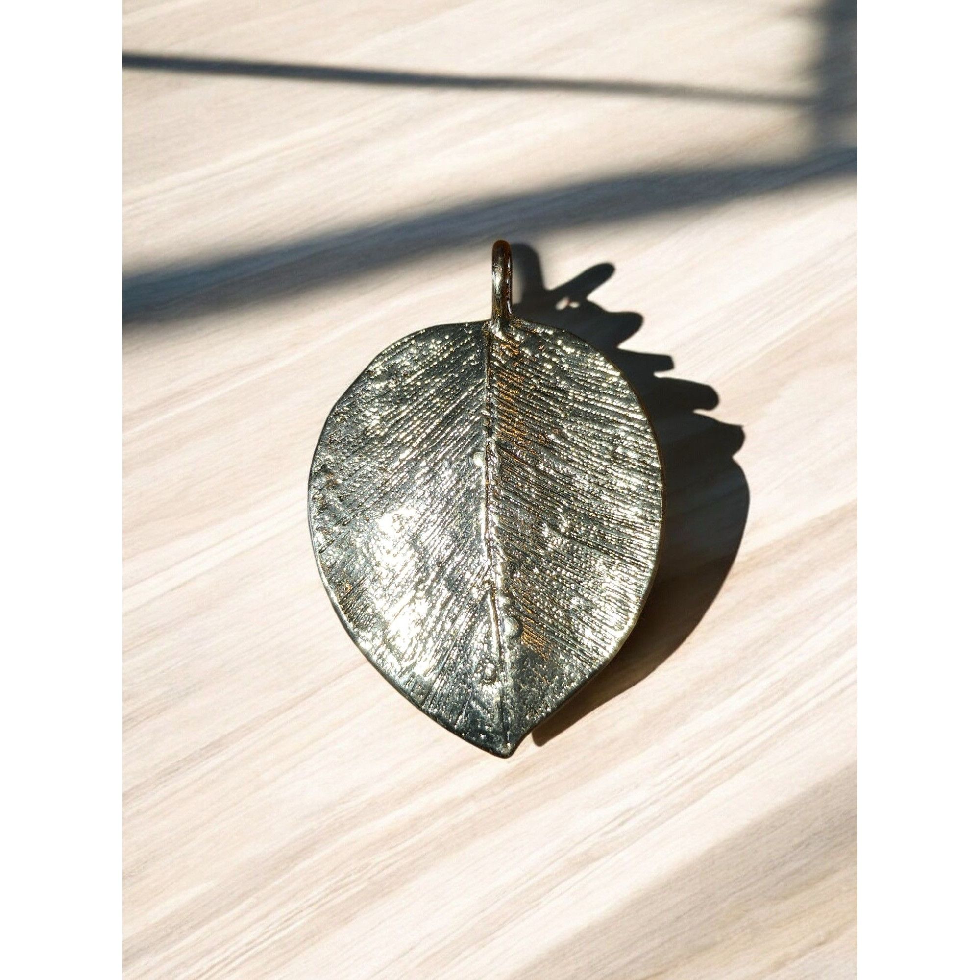 UNMARKED Vintage 1970's Silver Electroplated Leaf Peadant | Grailed