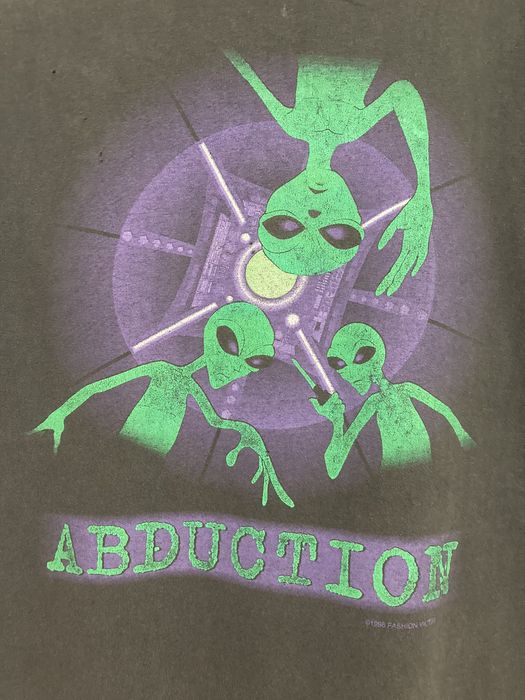 Vintage Vintage 1996 Fashion Victim 90s Alien Abduction T Shirt Sz L ...