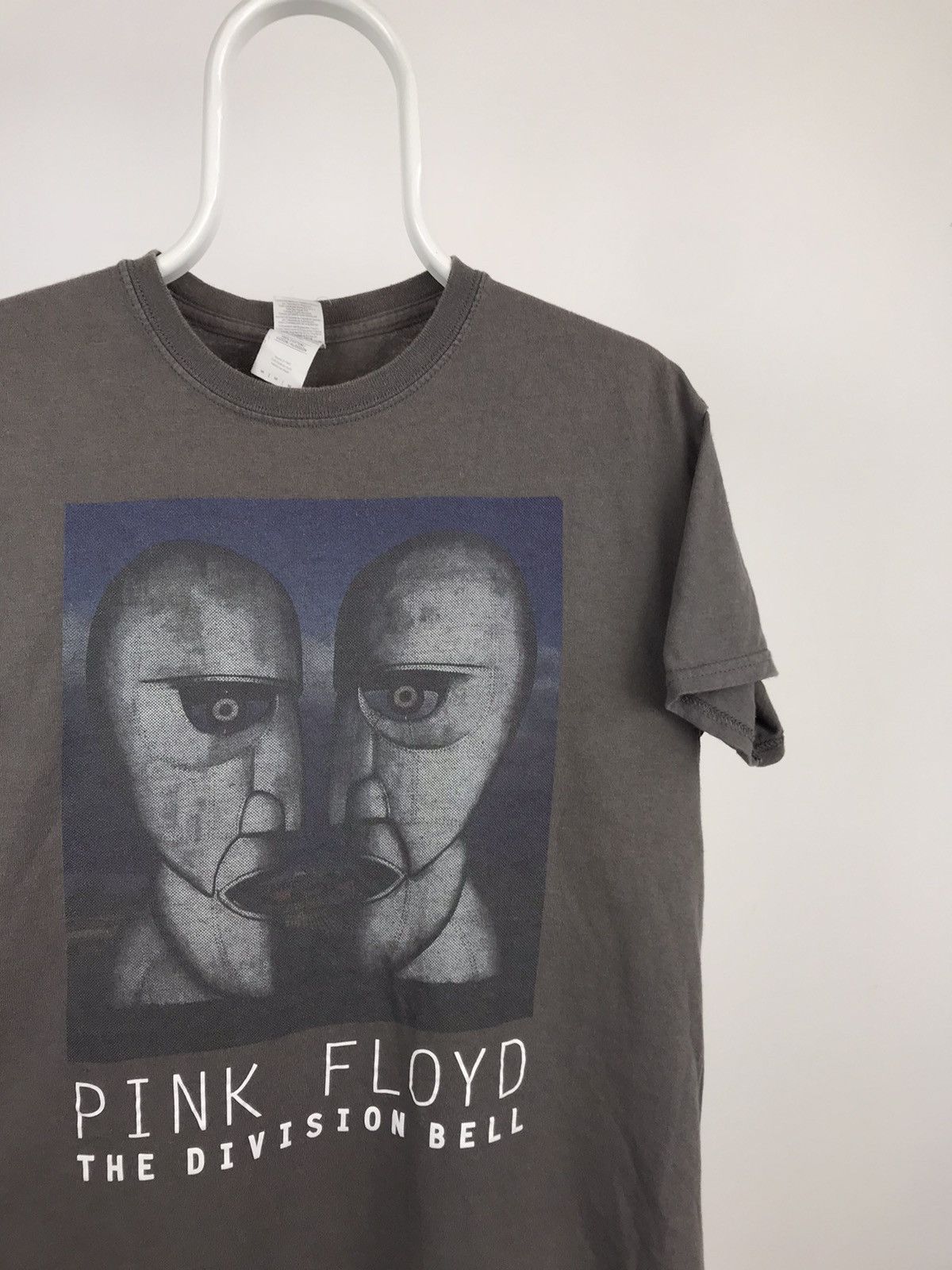 Vintage Vintage Pink Floyd The Division Bell Big Logo tee | Grailed