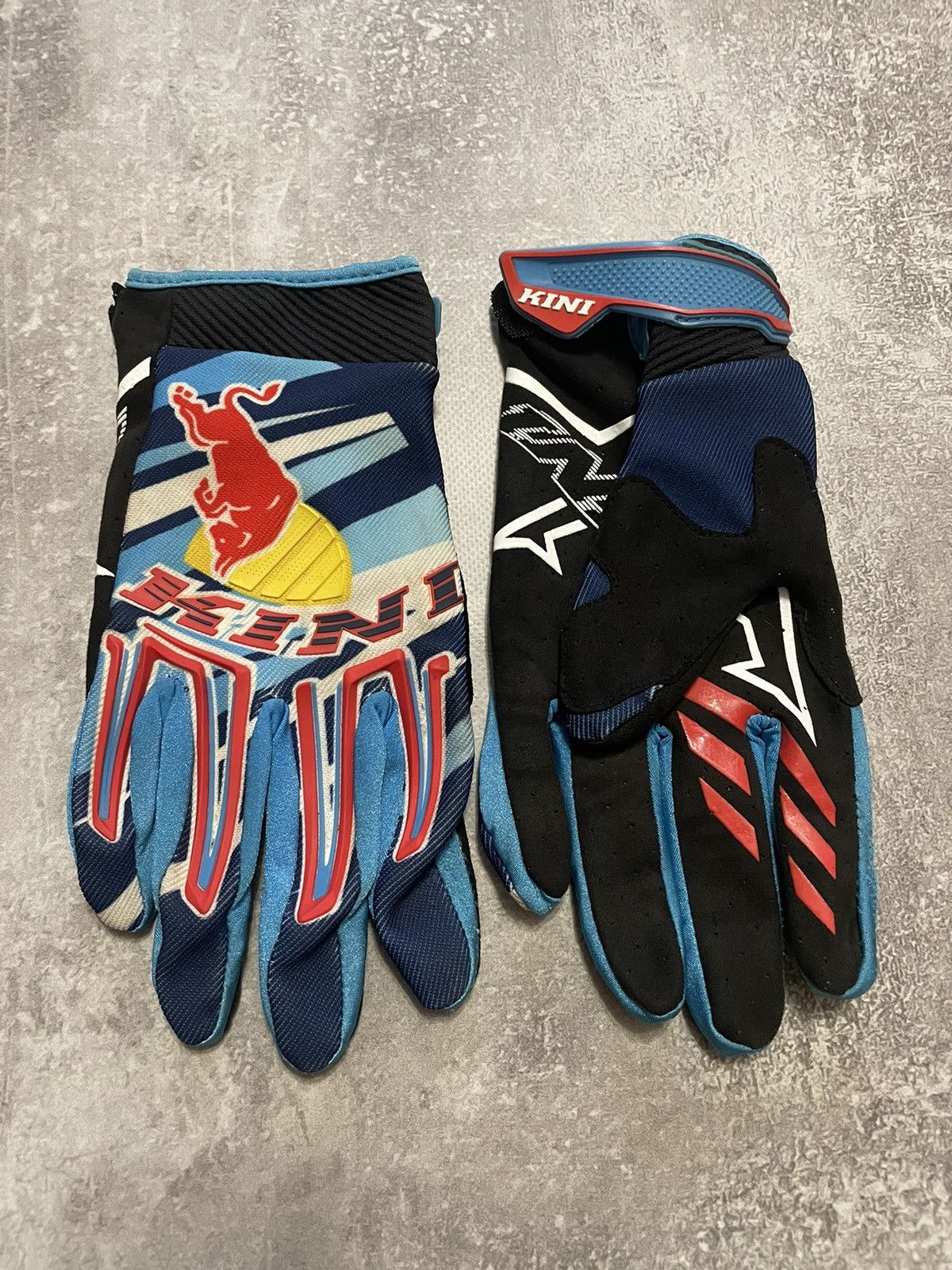 Racing × Red Bull × Vintage Kini Red Bull Racing Gloves | Grailed