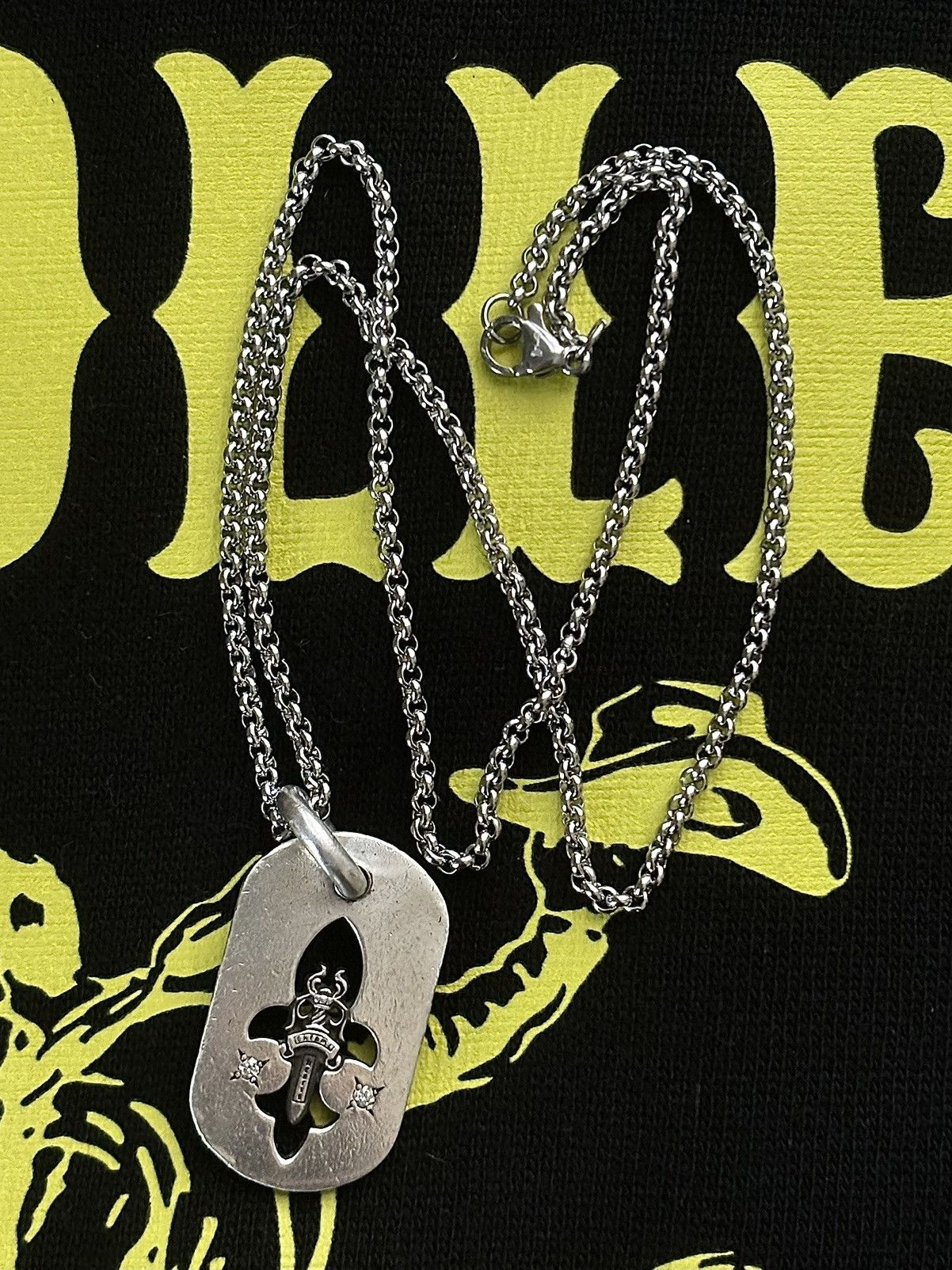 Chrome Hearts DIAMOND CUTOUT DAGGER FLEUR DOG TAG | Grailed