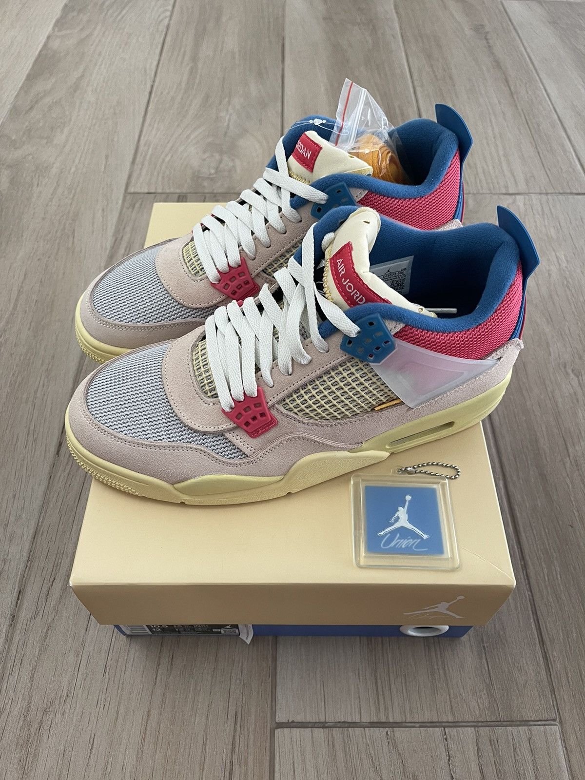 Jordan Brand × Nike × Union Union x Jordan 4 Retro Guava LA Exclusive ...