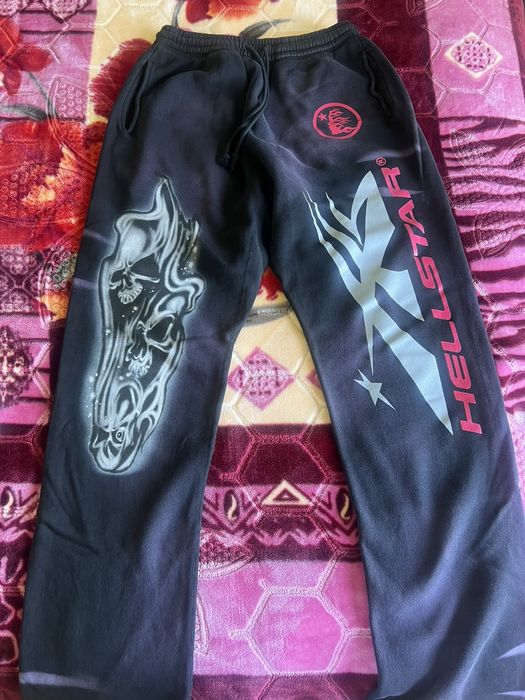Streetwear HELLSTAR Airbrush Skull Flare Sweatpants Midnight Dye Black ...