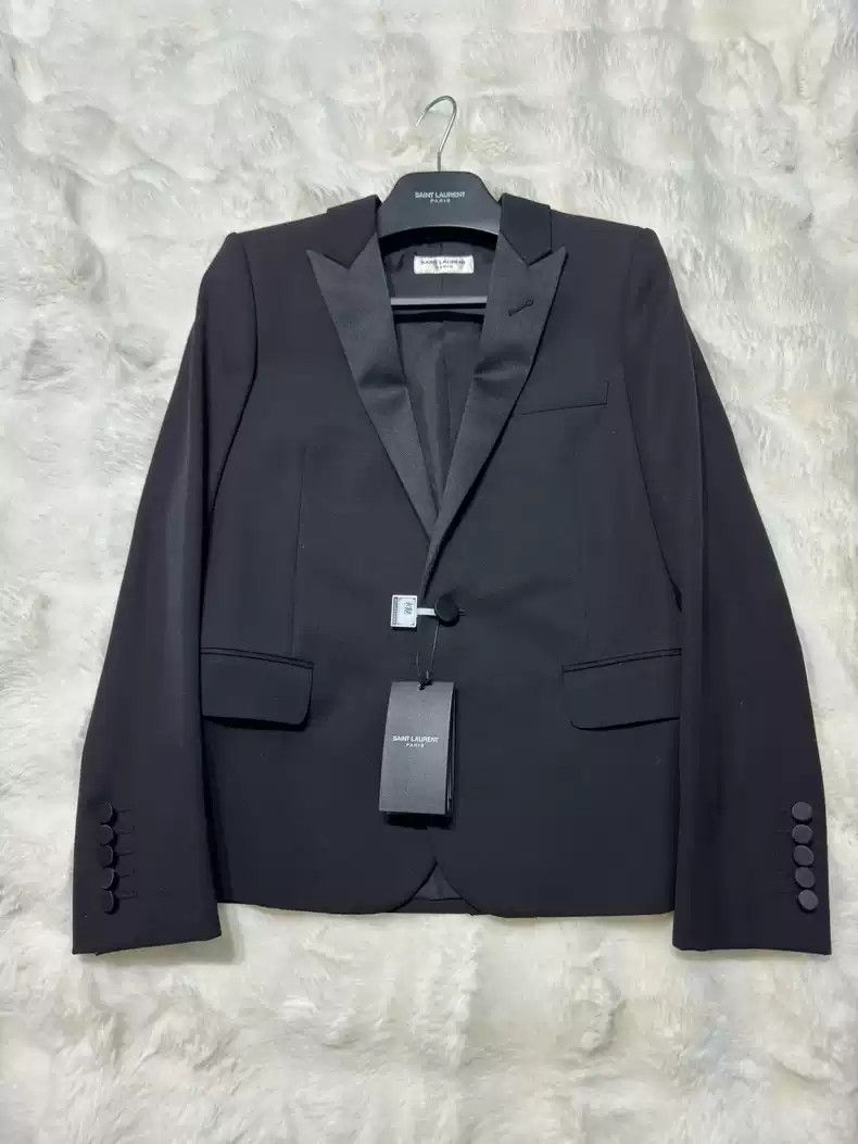 Saint Laurent Paris Saint Laurent's first year show brand-new ladies ...