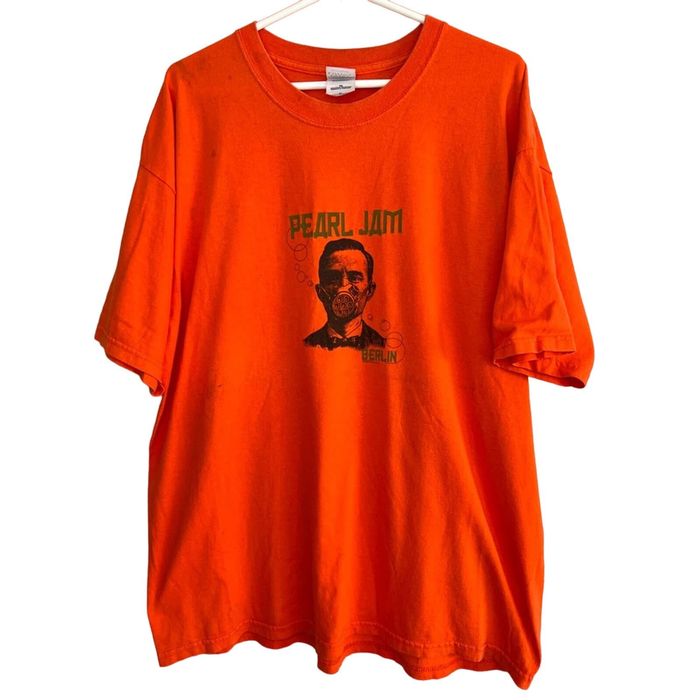 Gildan Rare Vintage Pearl Jam Tour 2000 Berlin Gas Mask Band Shirt ...