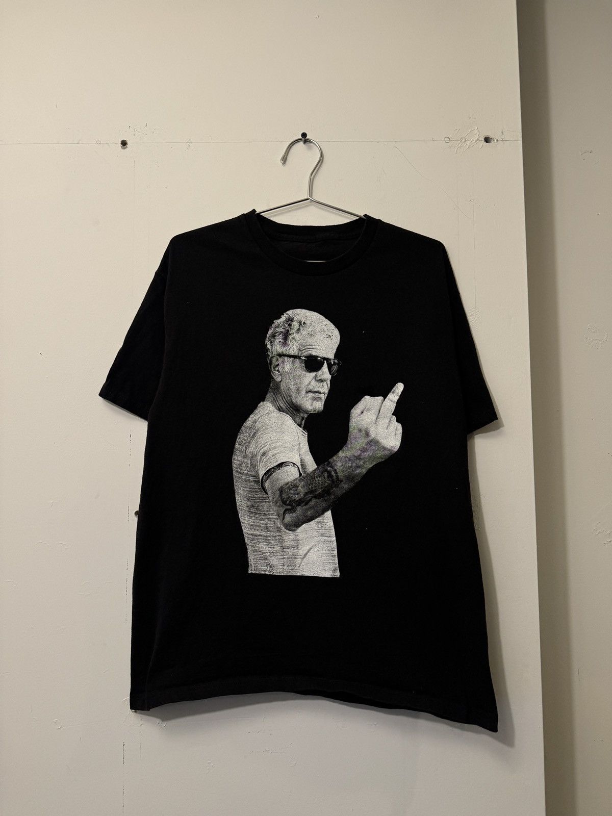 Movie × Streetwear × Vintage ANTHONY BOURDAIN MIDDLE FINGER TEE SHIRT ...