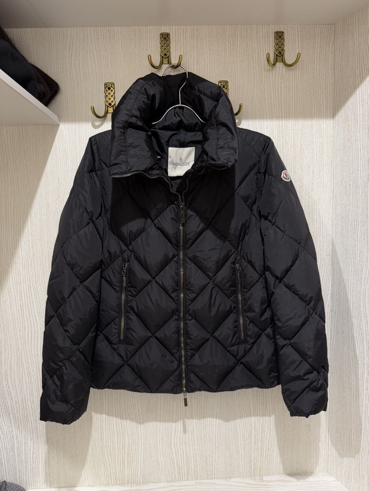 Moncler vouglans store