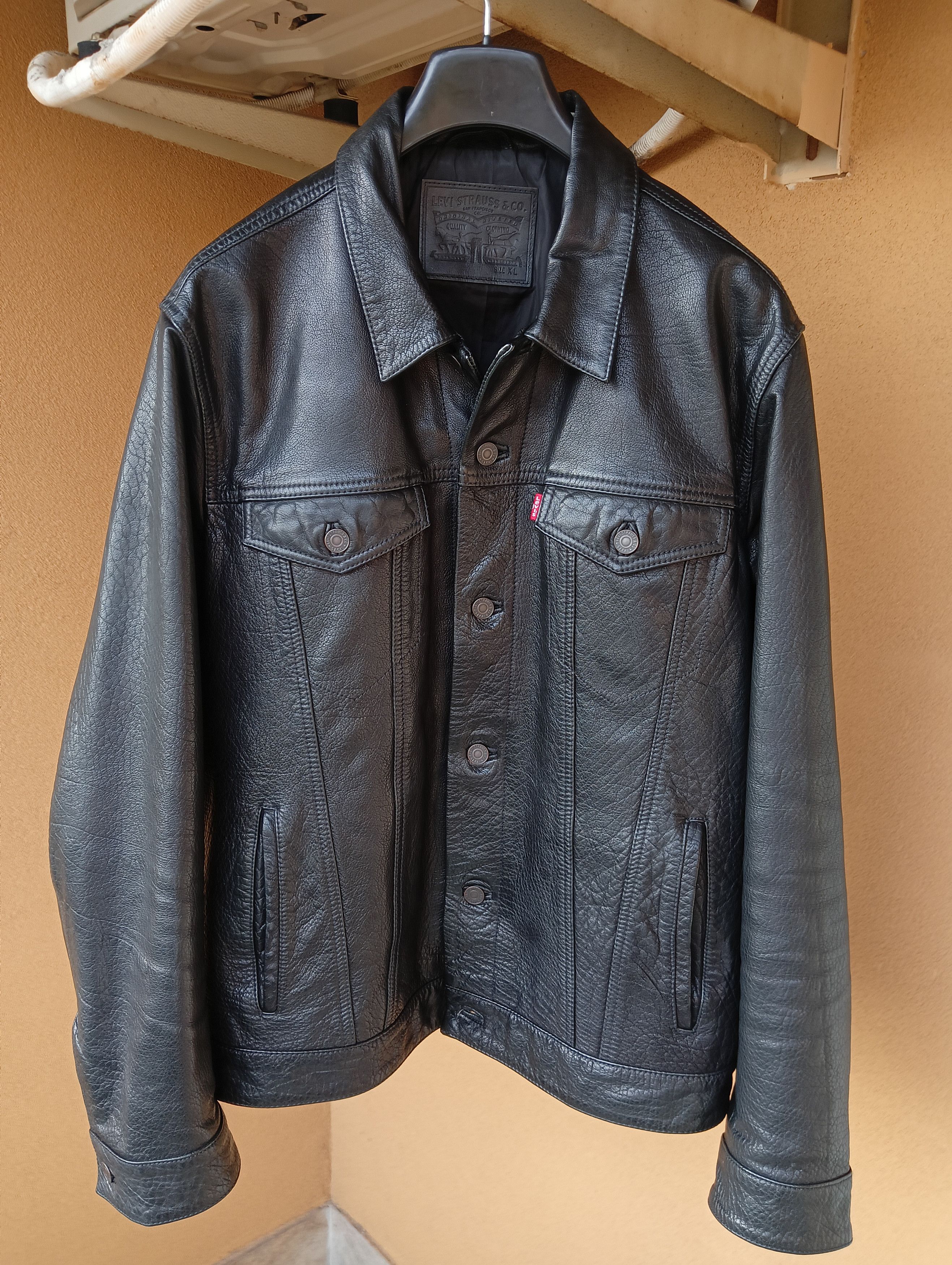 Levi's Levi's buffalo leather trucker jacket size XL in black | Grailed Levi's Levi's buffalo leather trucker jacket size XL in black | Grailed