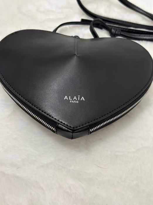 Alaia Alaia Le Coeur Heart Shape bag black | Grailed