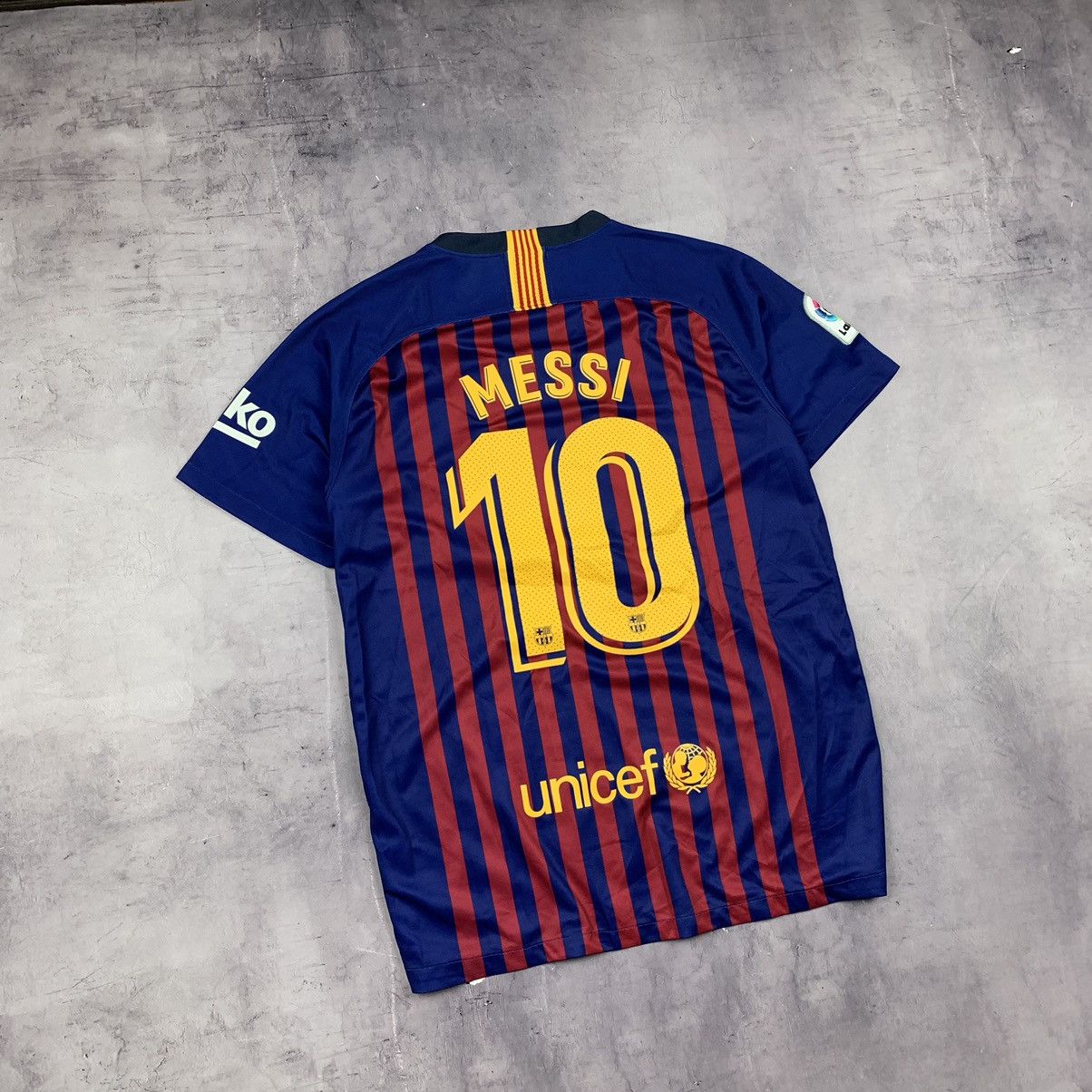 F.C. Barcelona × Nike × Streetwear Messi ! Nike FC Barcelona Soccer ...