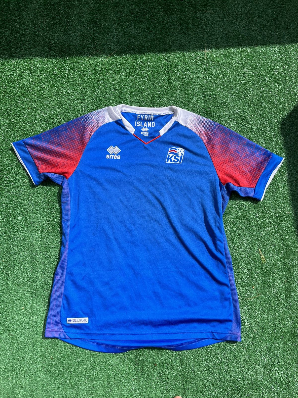 Vintage 2018 Iceland Home Kit | Grailed