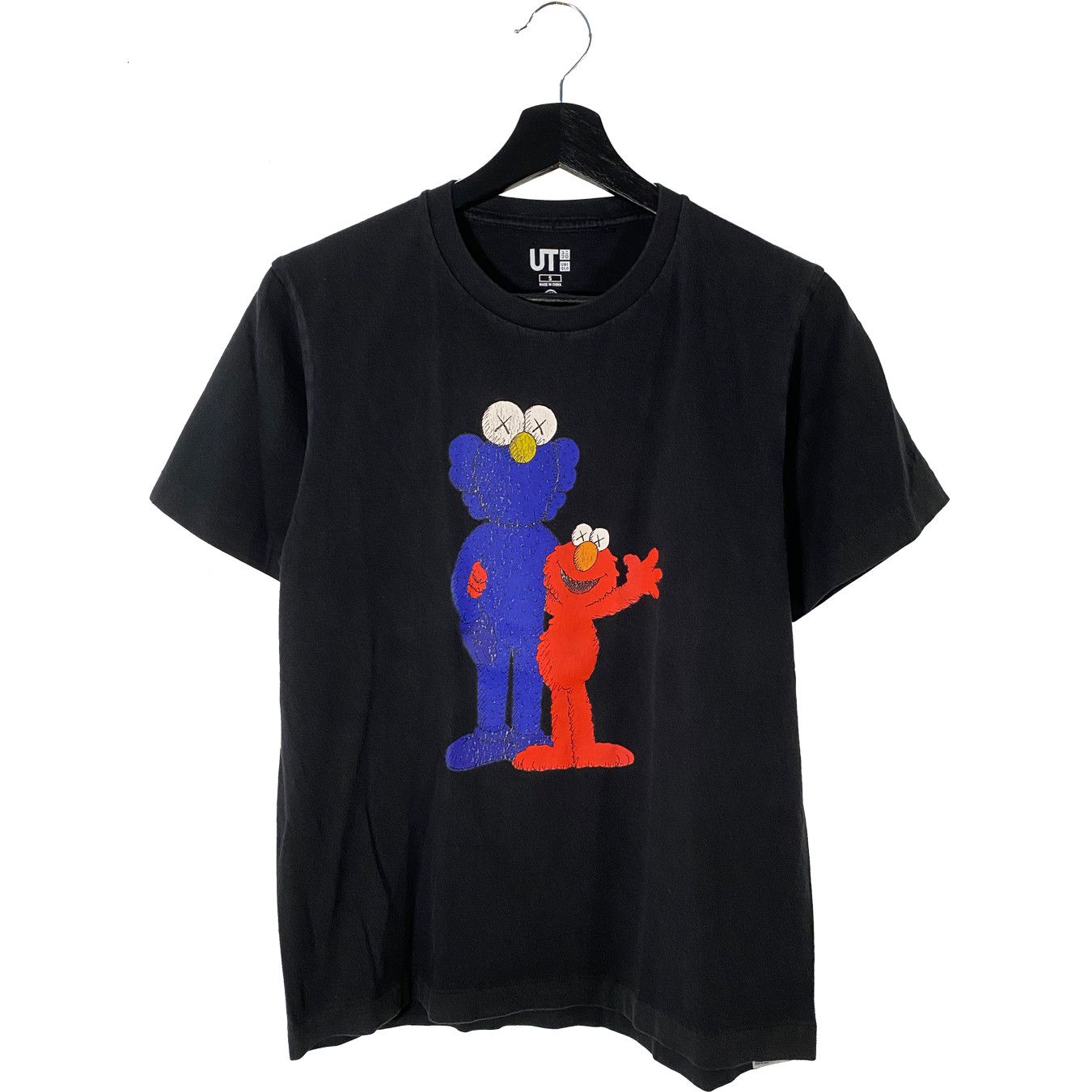 Uniqlo KAWS x Uniqlo Black Elmo Companion Tee Size S | Grailed