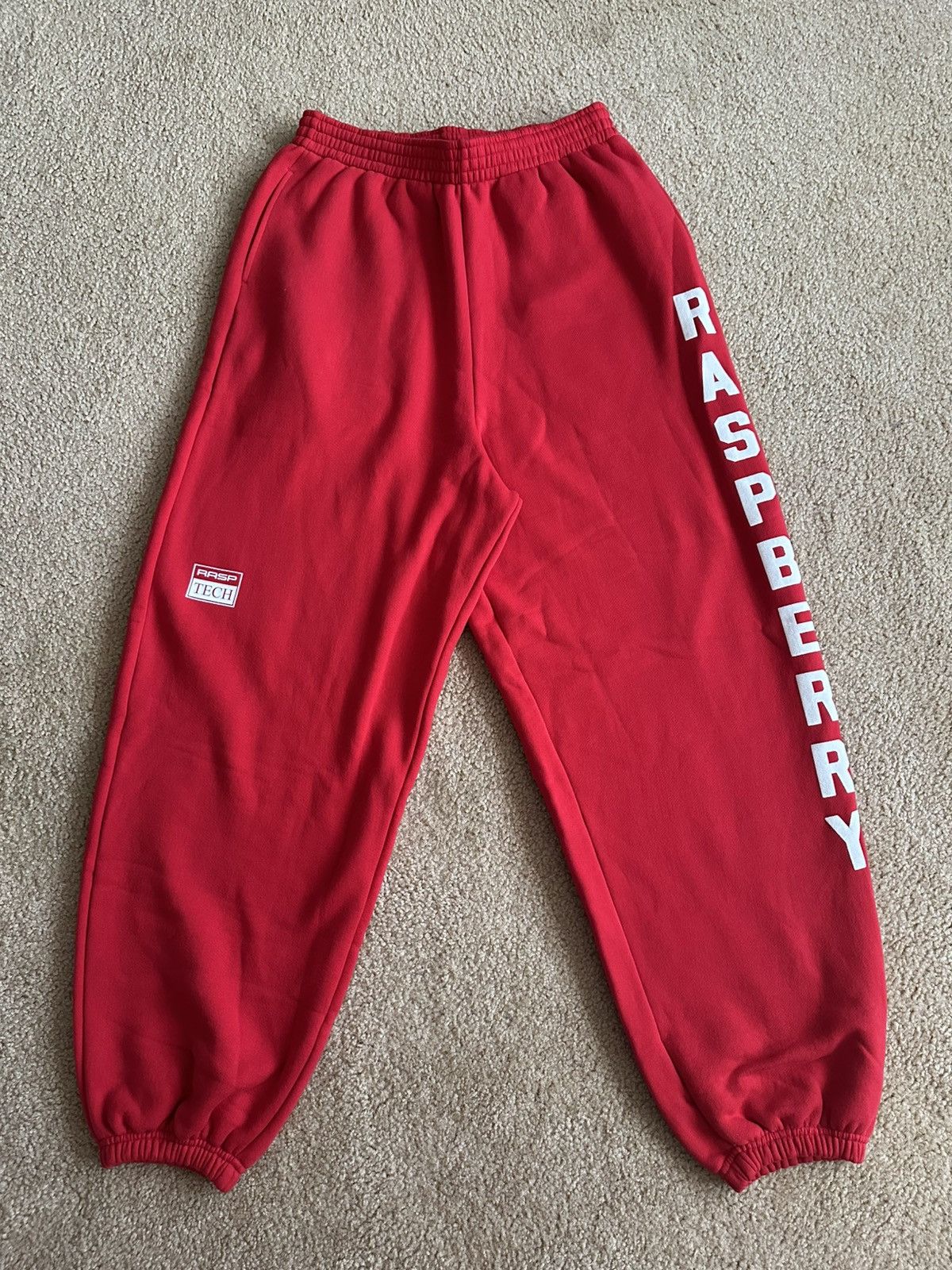 The GV Gallery GV Gallery Weekday Baggy Sweats Red Size Small Complex ...