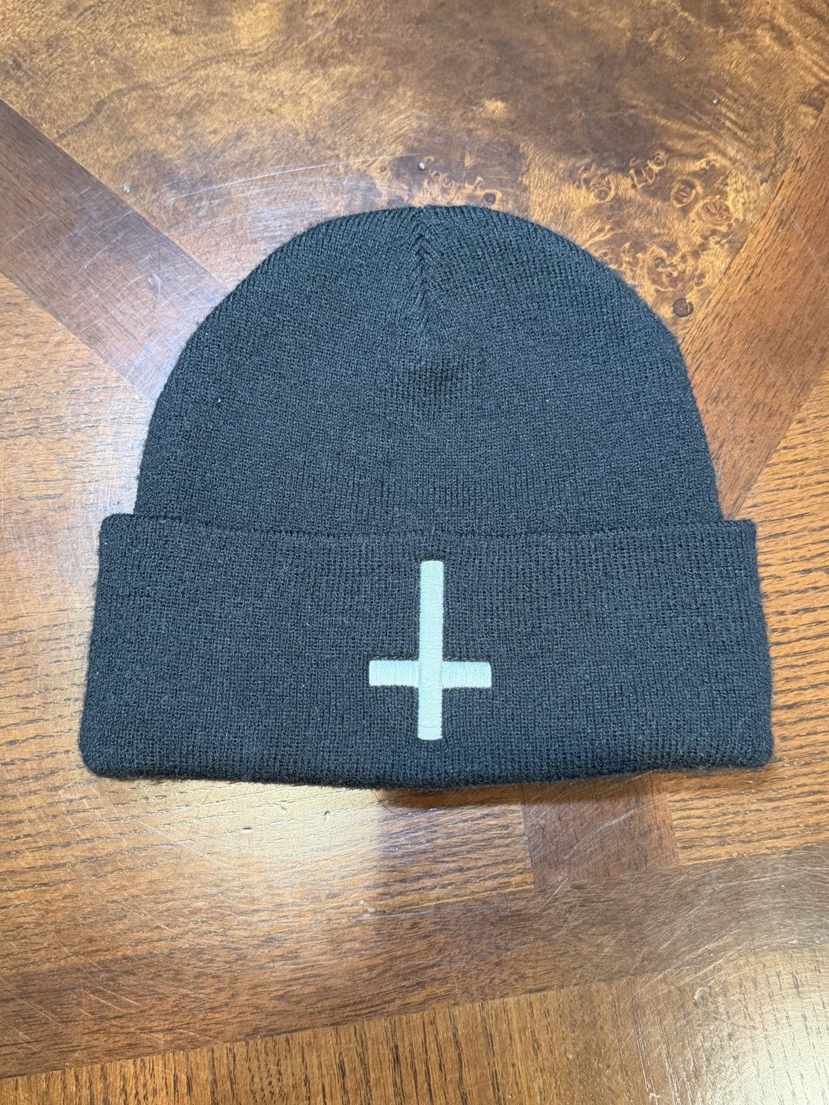 Ken Carson Ken Carson Chaos Tour Gorecore Upside Down Cross Beanie ...