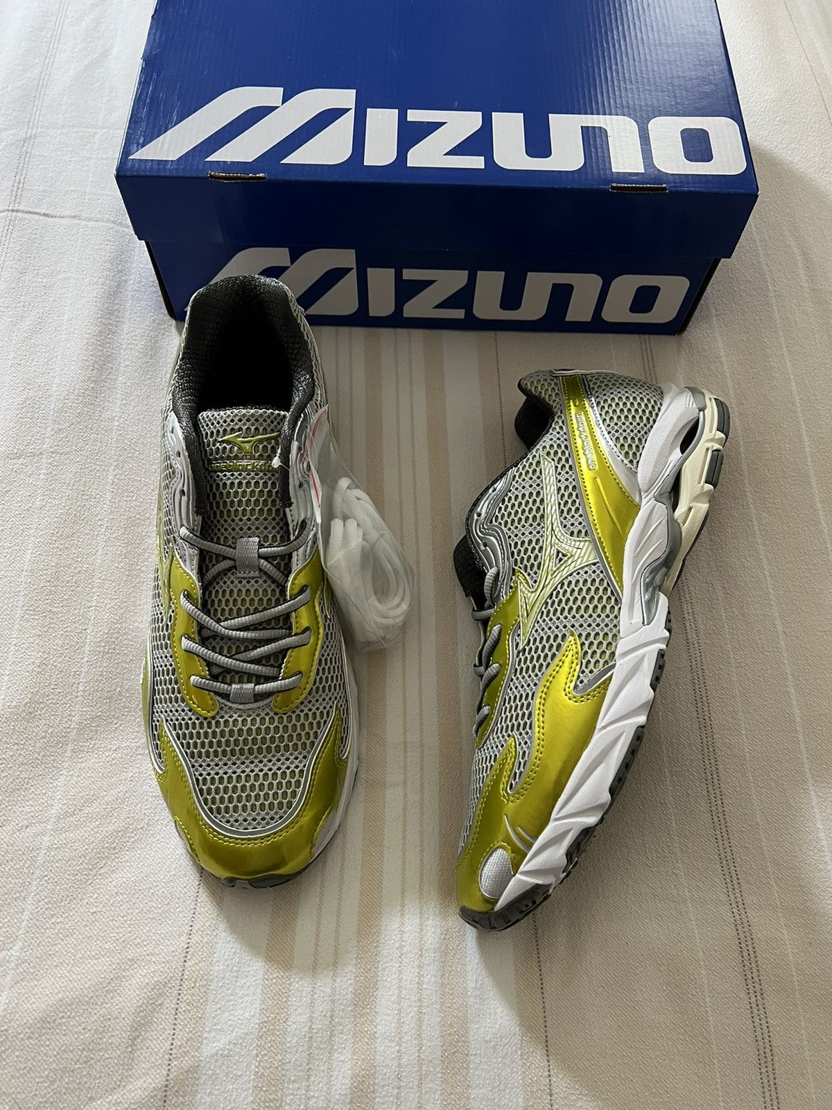 Mizuno Mizuno Wave Rider 10 Amazon One Block Down Flame Wave 11 | Grailed