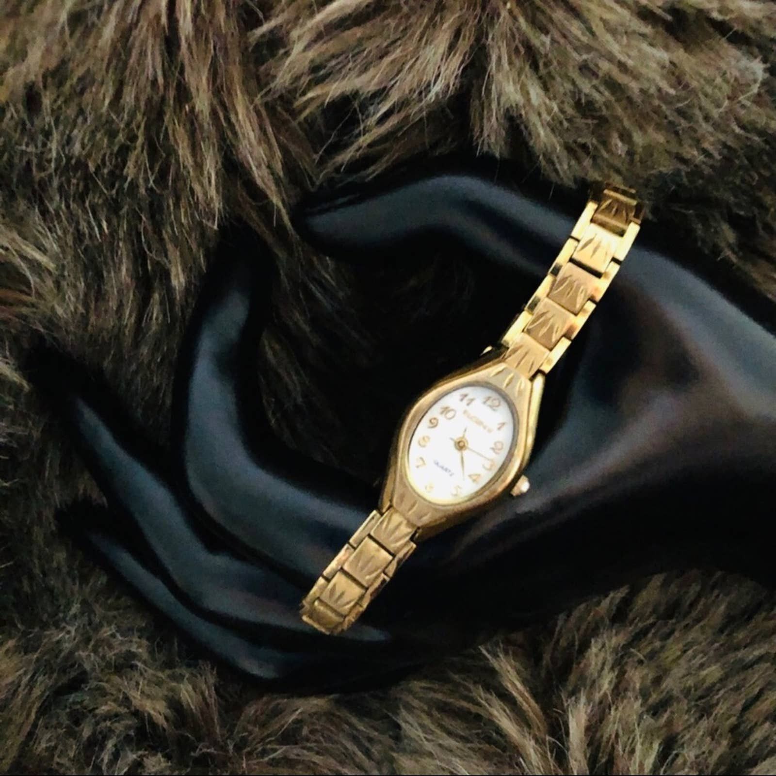 Vintage Vintage ladies Elgin II etched gold band watch | Grailed