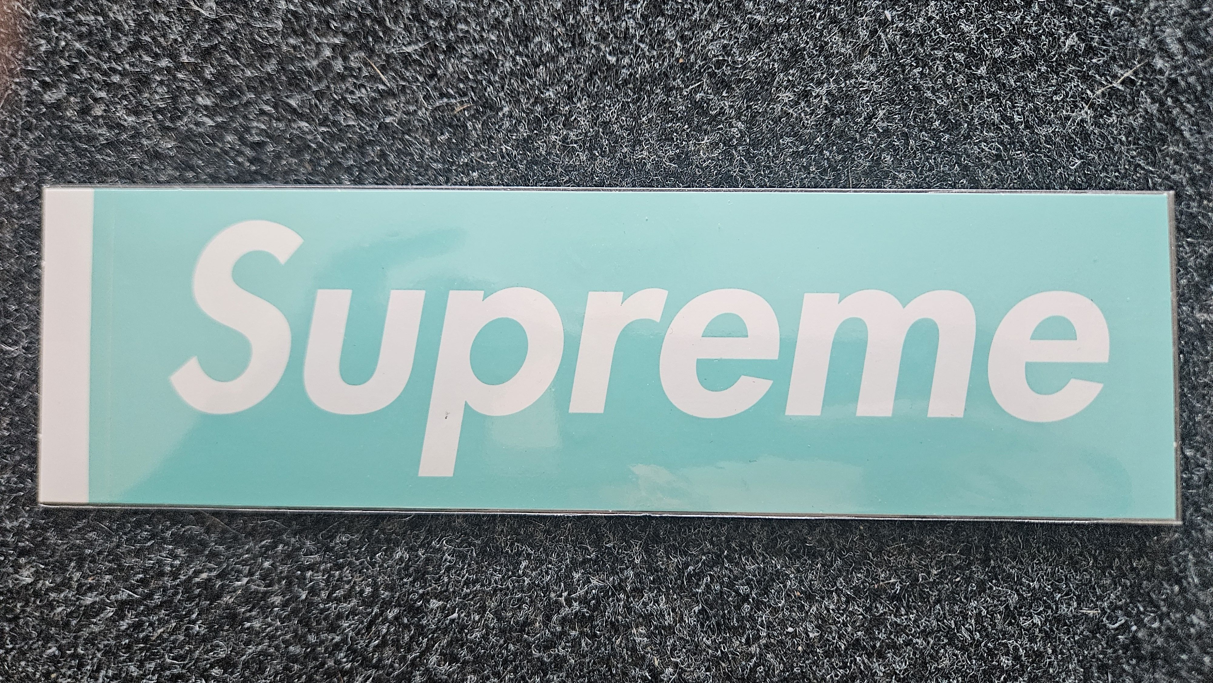 Supreme × Tiffany & Co. SUPREME Tiffany & Co. Box Logo Sticker FW21 ...