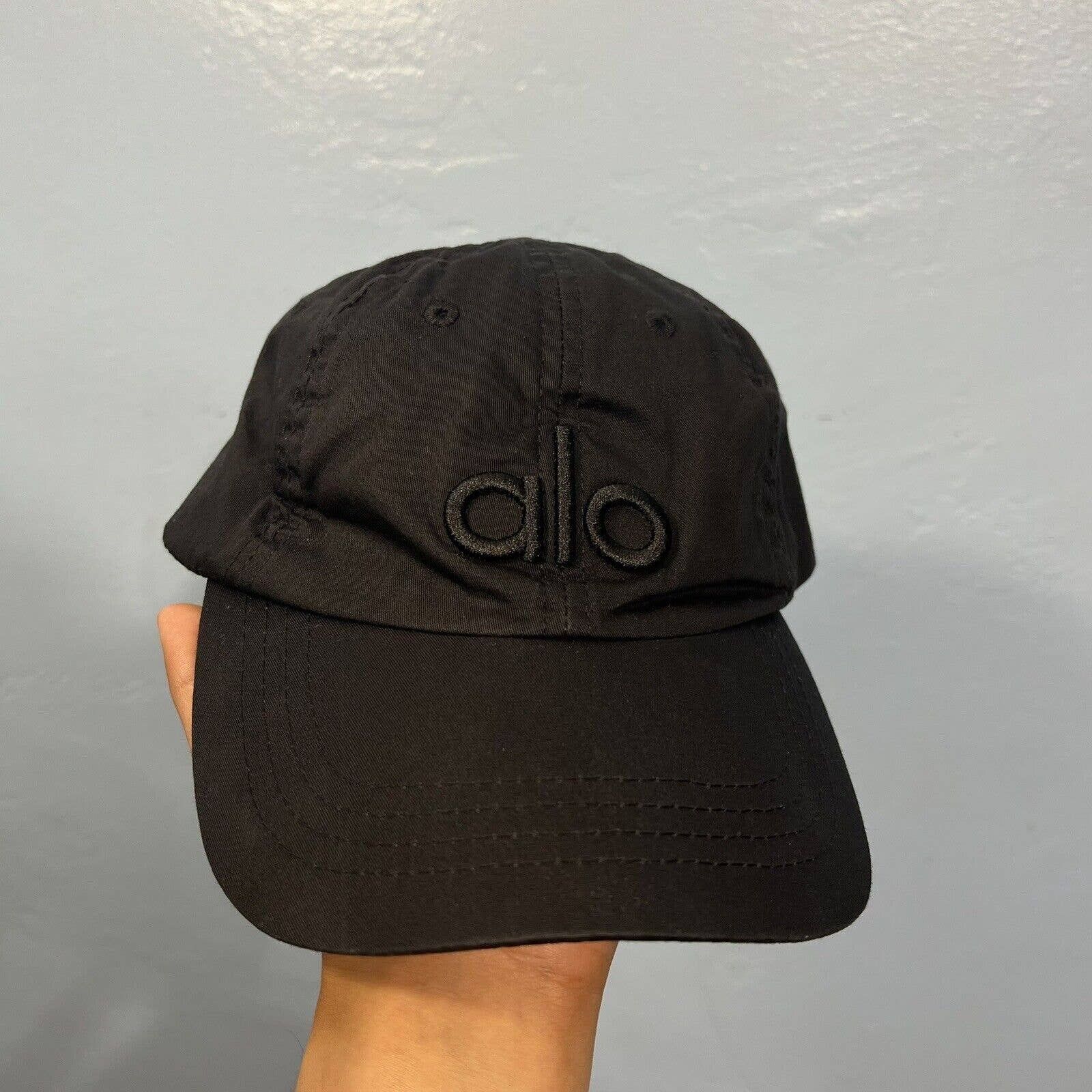 Alo Yoga Alo Yoga Off-Duty Cap Hat Embroidered Logo Strap-back Black ...