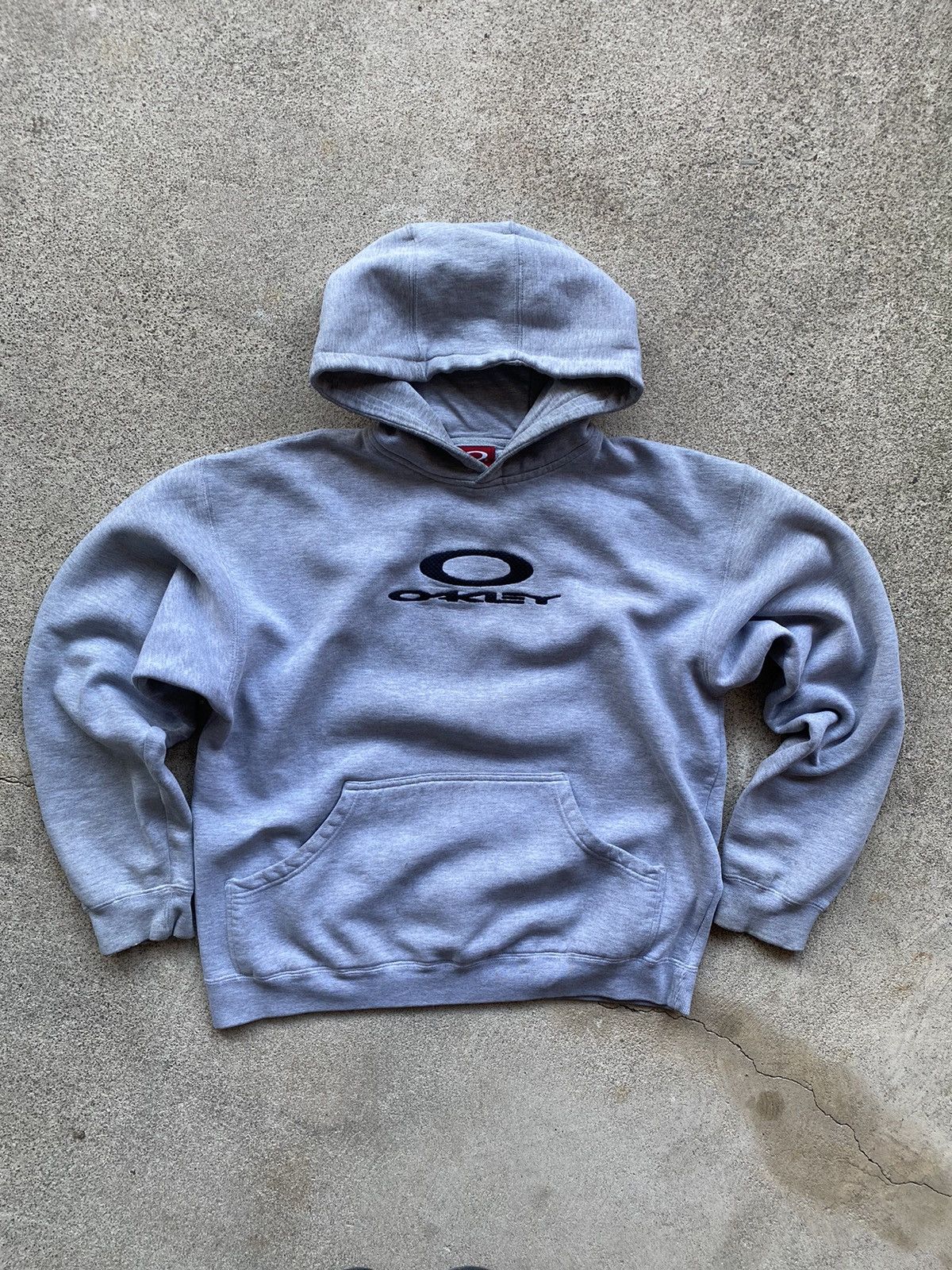 Oakley × Vintage Vintage Rare Oakley hoodie Center logo | Grailed