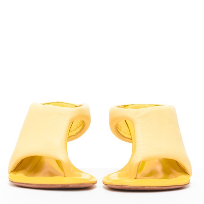 Jacquemus JACQUEMUS Les Mules Limone light yellow puffy lambskin thong ...