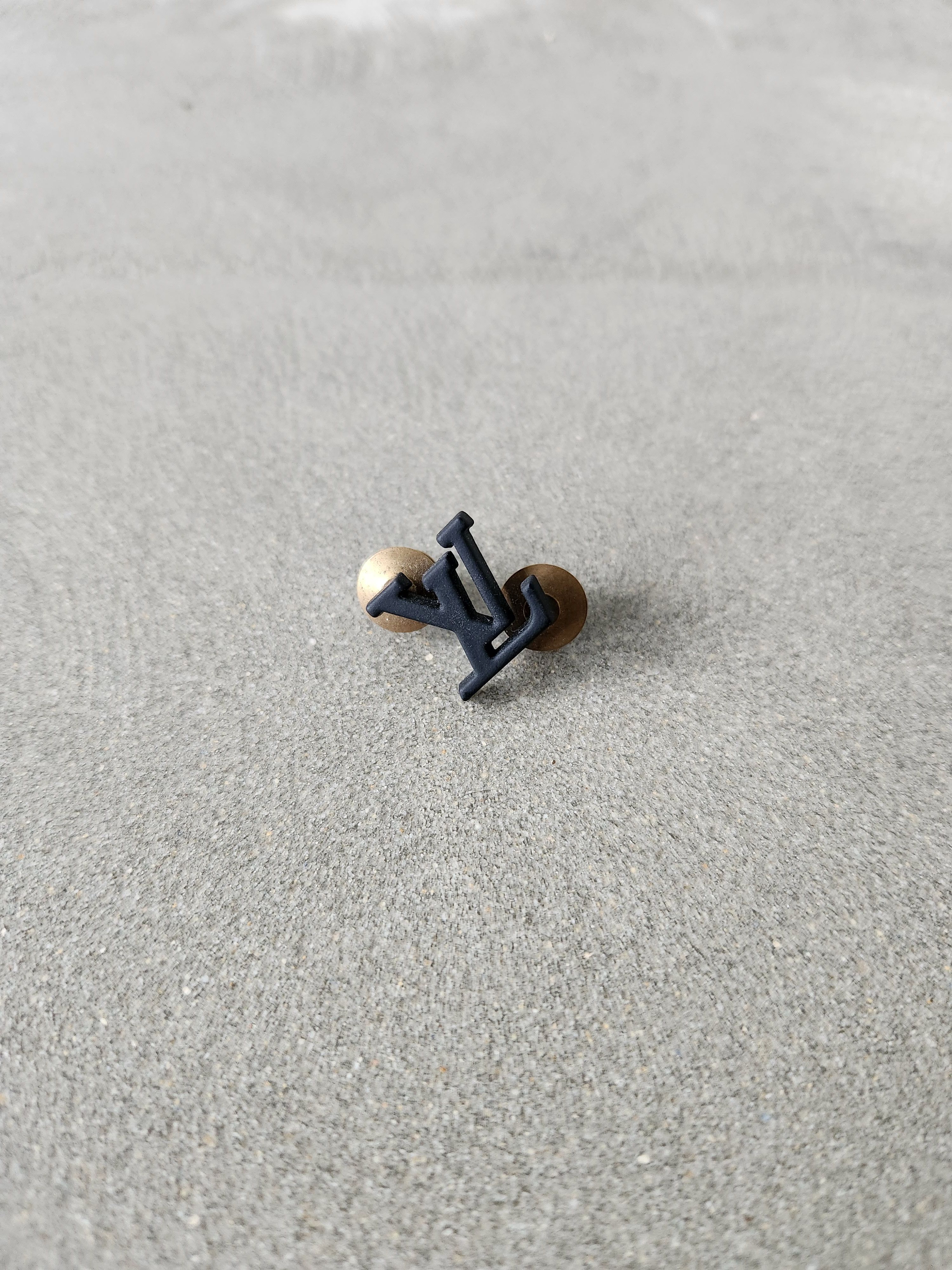 Louis Vuitton LV staff pin matte black | Grailed