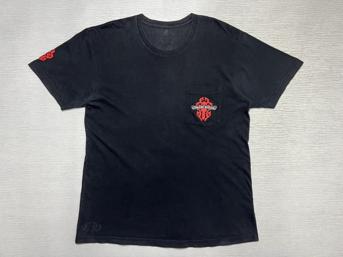 Chrome Hearts Chrome Hearts - Multi-Logo Red Dagger Pocket T-Shirt ...