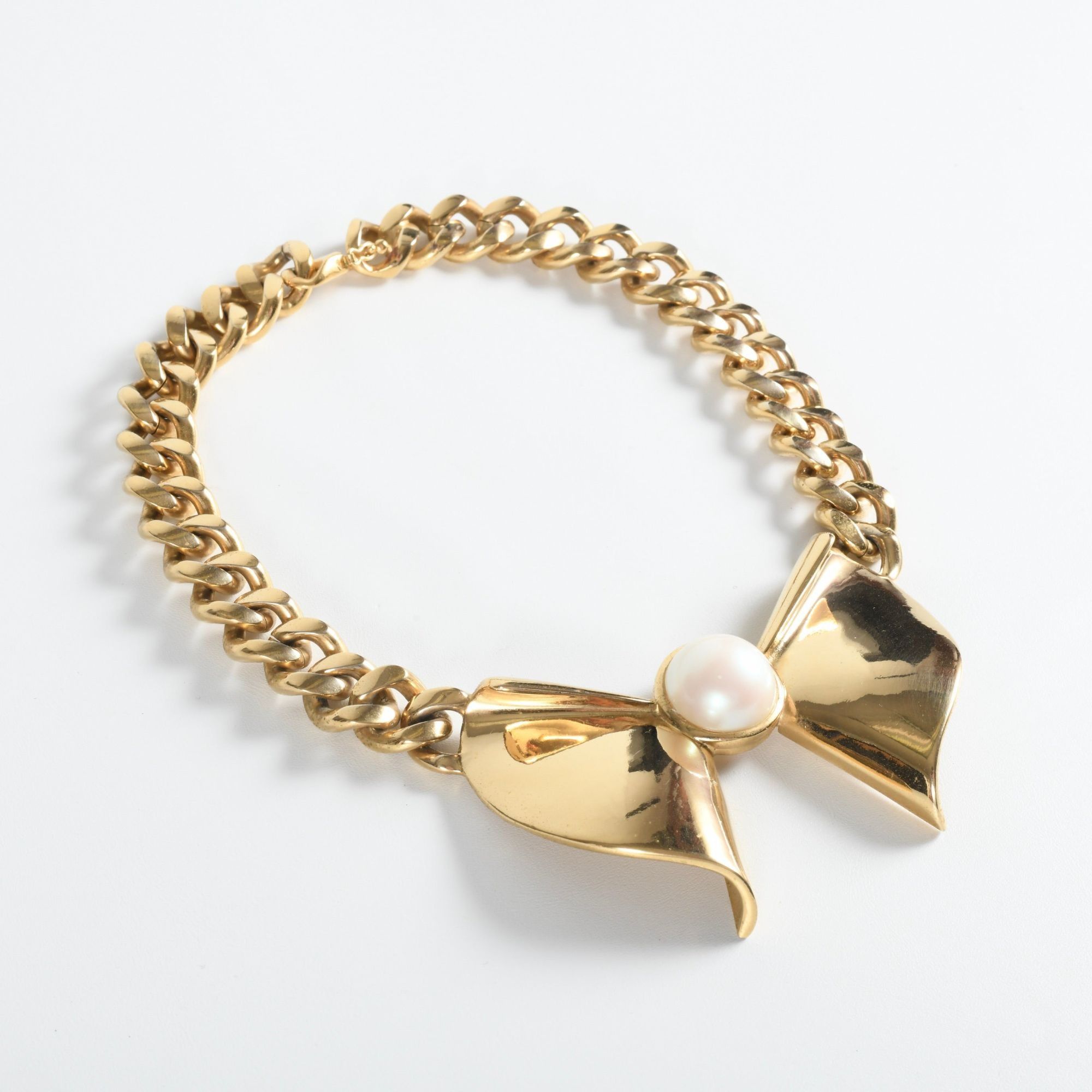 Nina Ricci Vintage 1990s Gold Pearl Bow Pendant Bold Chain Necklace ...