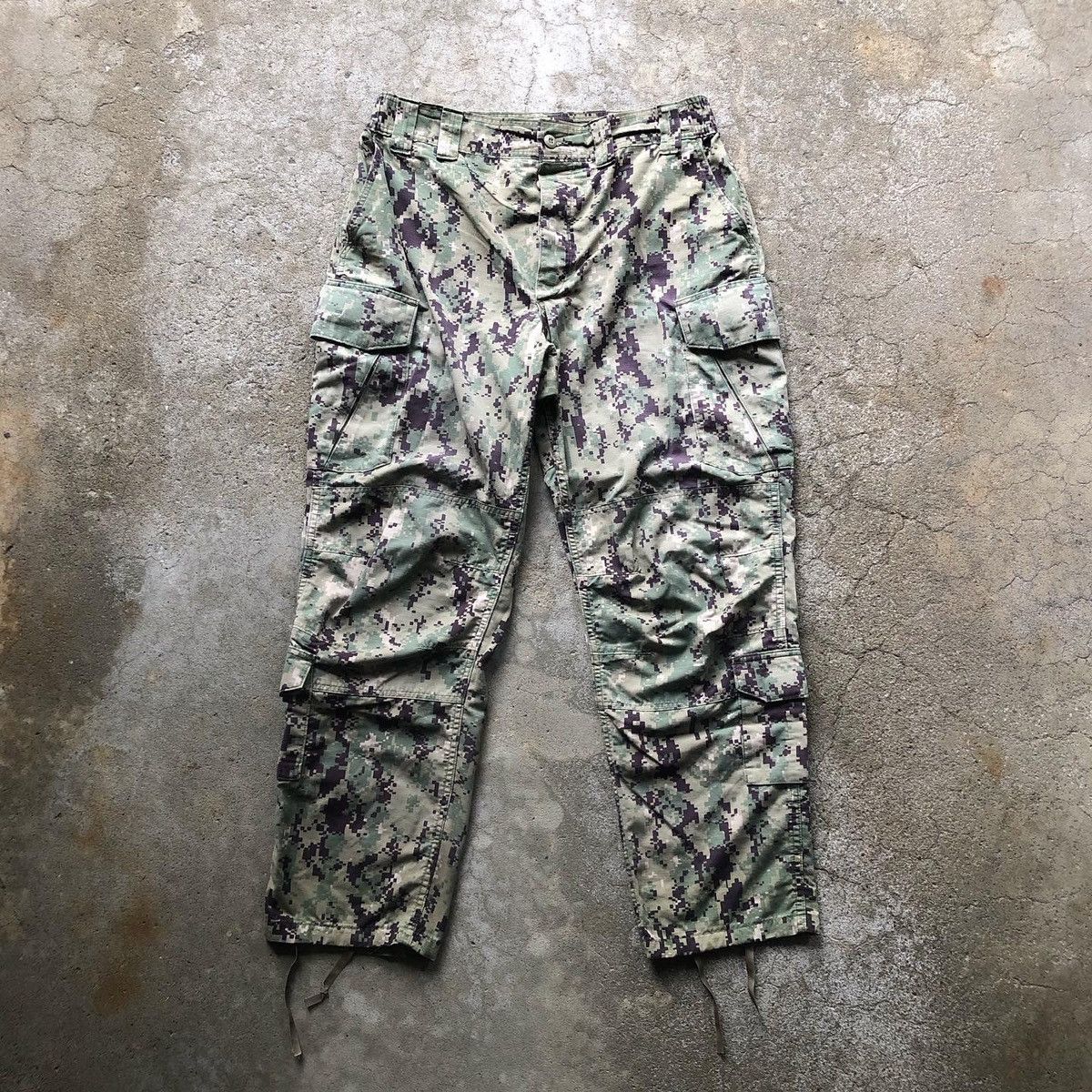 Military × Streetwear US Navy Working Uniform Type III Digi Camo Cargo ...