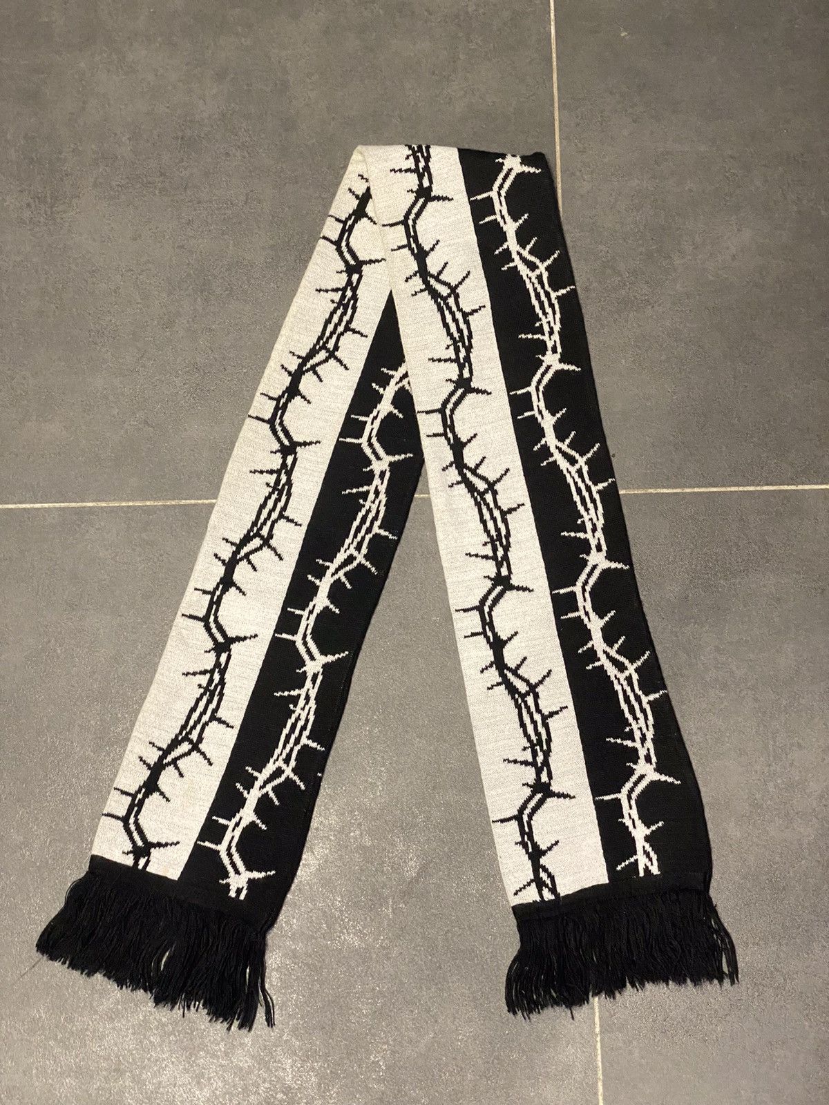 Avant Garde Anton Belinskiy Barbed Wire Scarf | Grailed