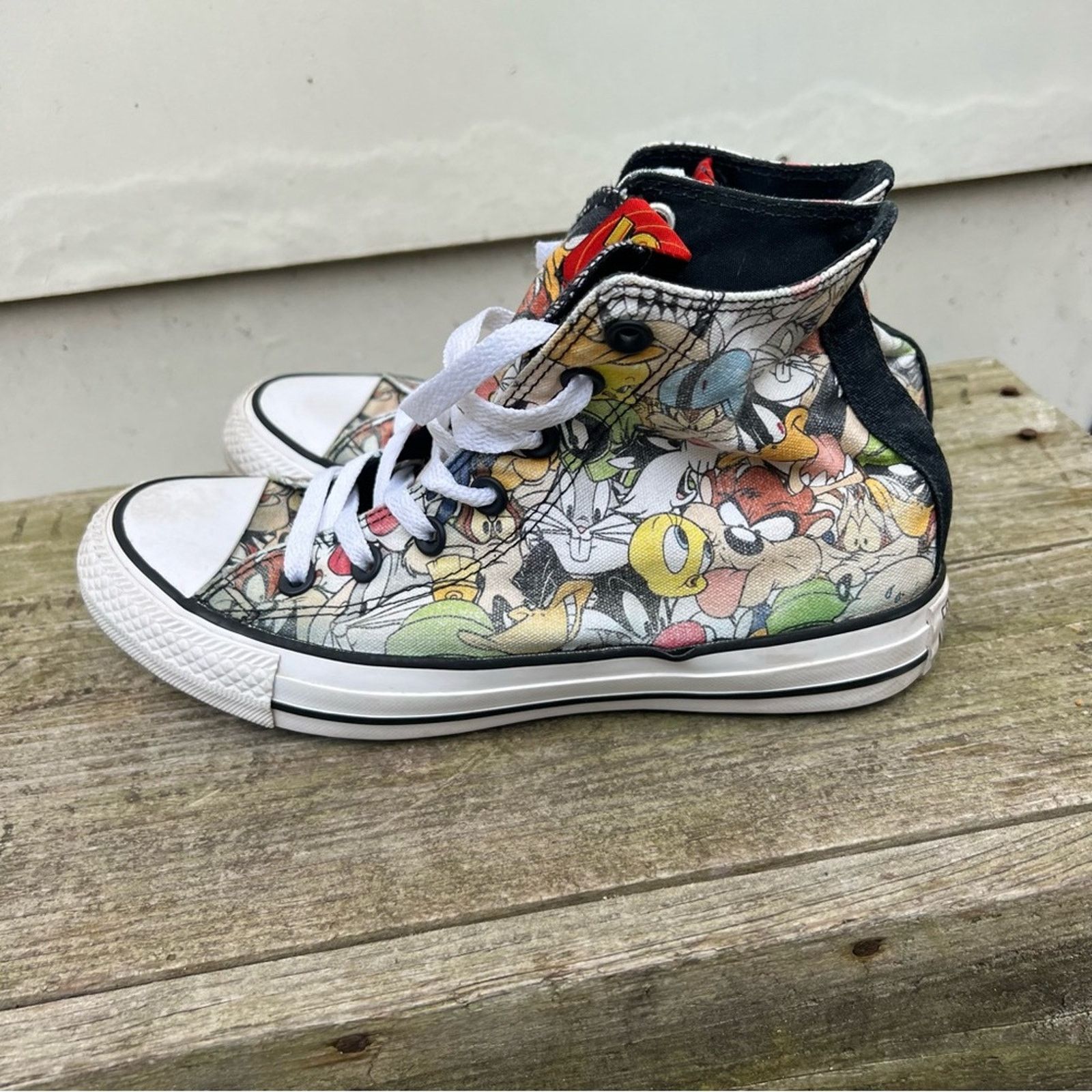 Converse Converse Chuck Taylor Looney Tunes Hi Top Canvas Sneakers ...